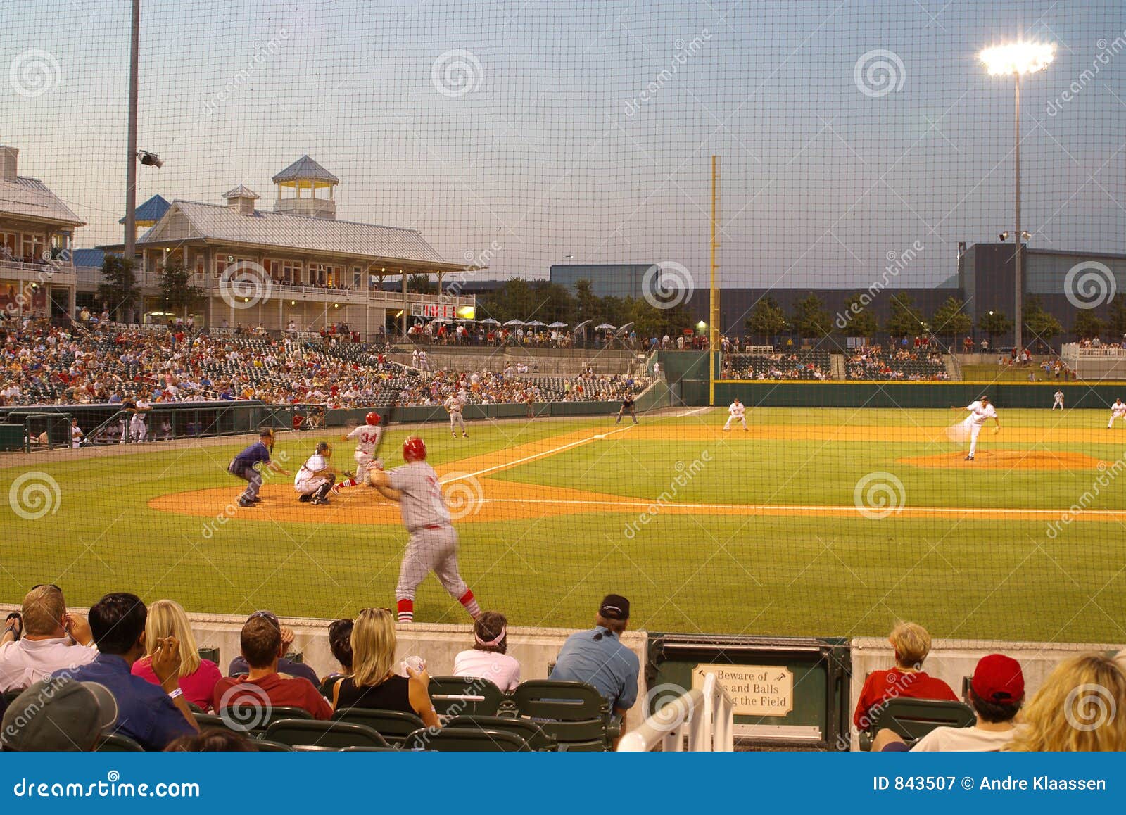 Het spel van het honkbal stock afbeelding. Image of buiten - 843507