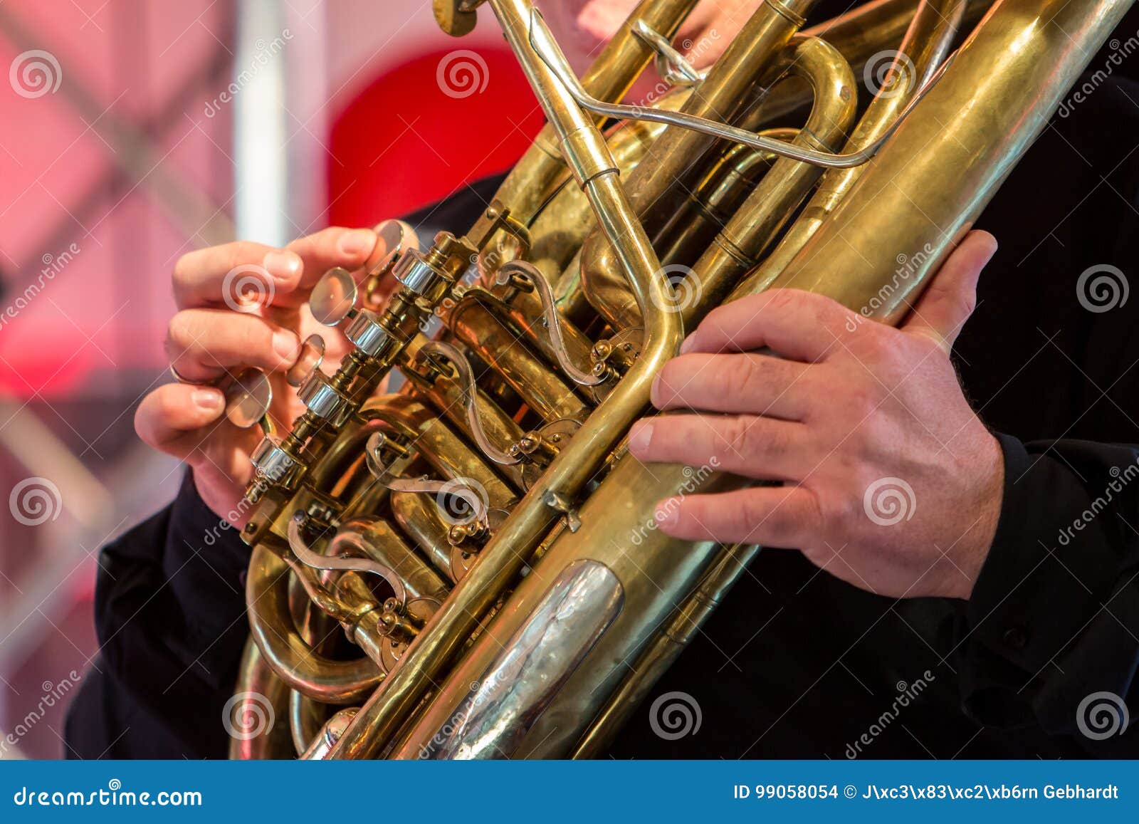 Het Spelen Blaasinstrument Op Overleg Stock Foto - Image of kaukasisch ...