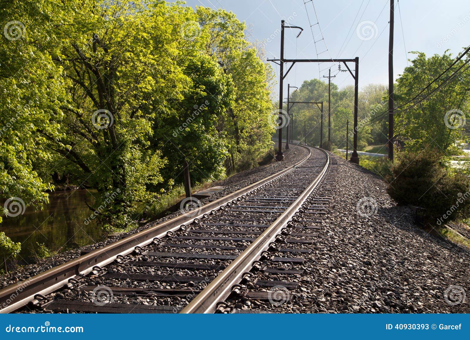 Het spoor van de spoorweg stock afbeelding. Image of kreek - 40930393