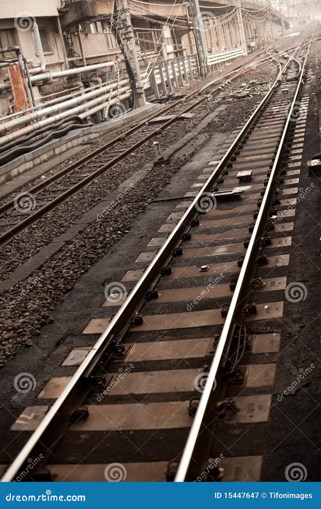 Het spoor van de trein stock afbeelding. Image of vervoer - 15447647