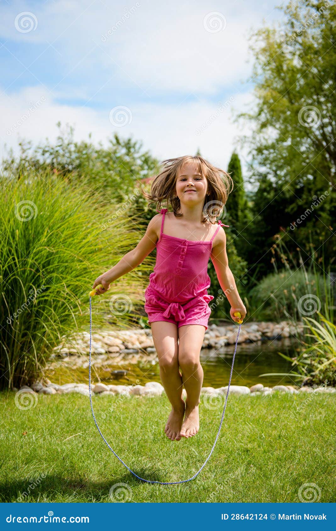 Het Springen Met Touwtjespringen Stock Foto - Image of nakomelingen ...