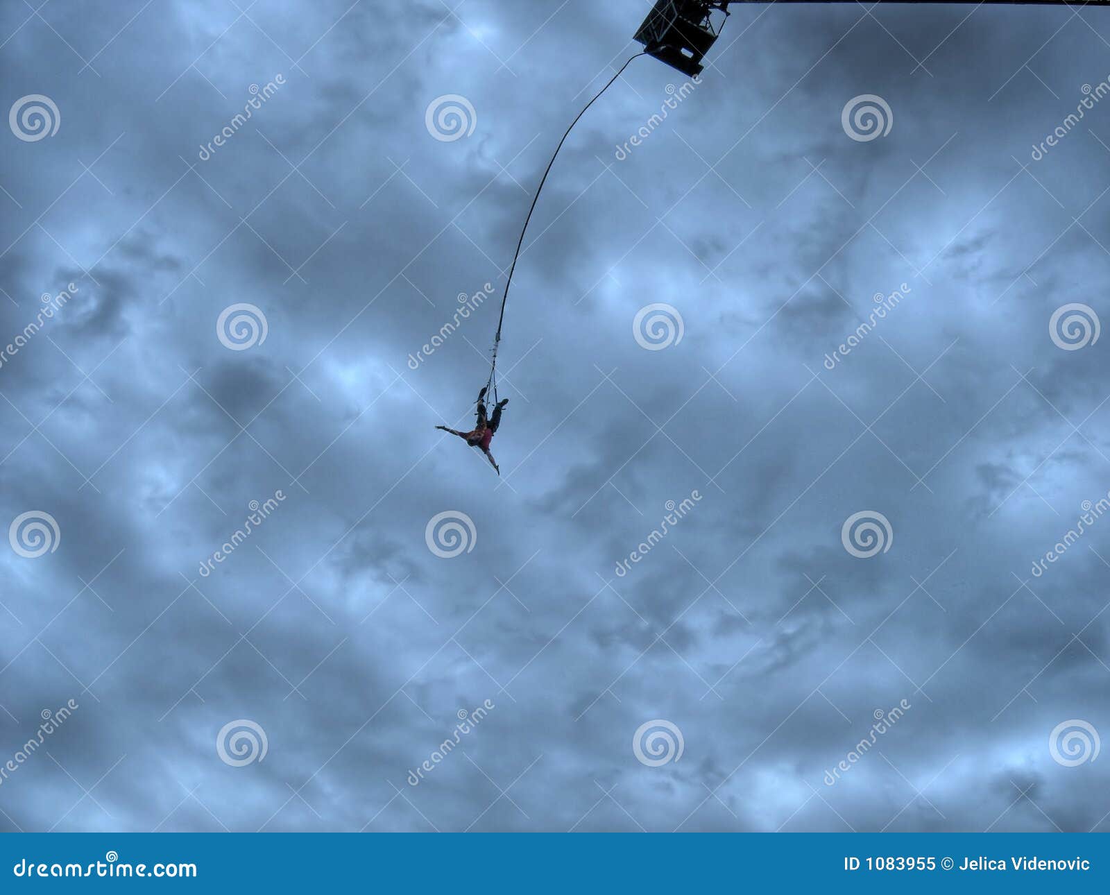 Het springen van Bungee stock afbeelding. Image of hangen - 1083955