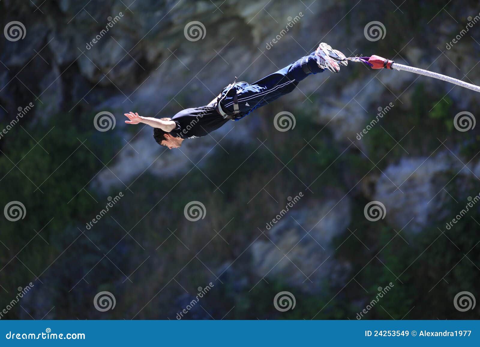 Het Springen van Bungy redactionele stock afbeelding. Image of pret ...