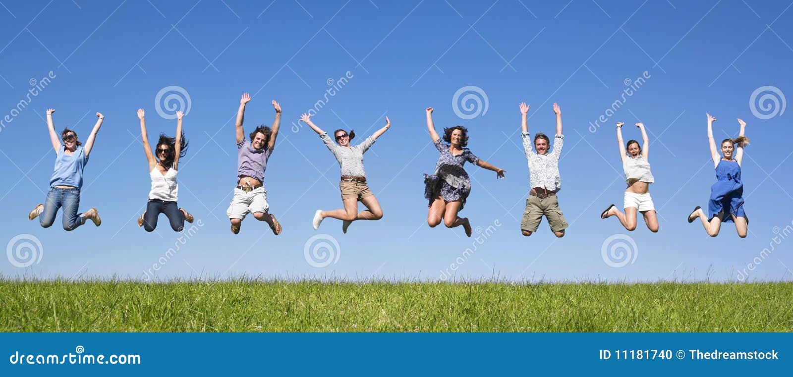 Het springen van de groep stock foto. Image of velen - 11181740