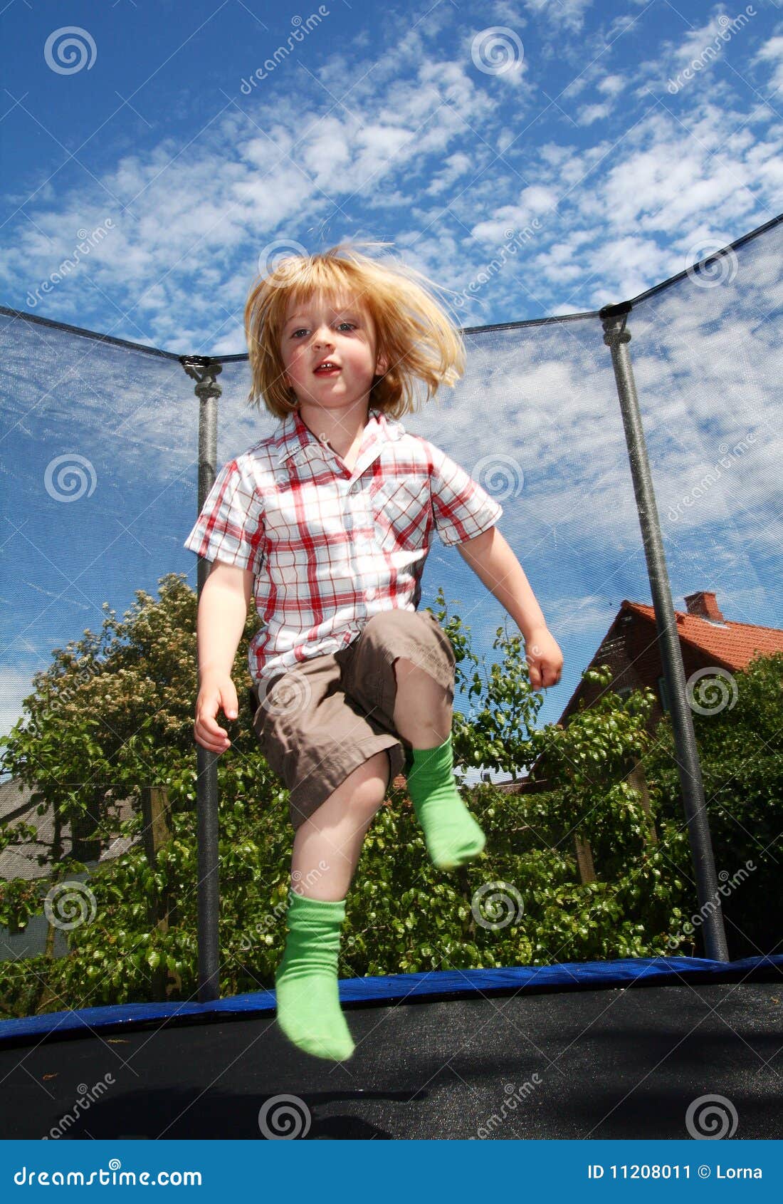 Het Springen Van Het Kind Trampoline Stock Afbeelding - Image of ...