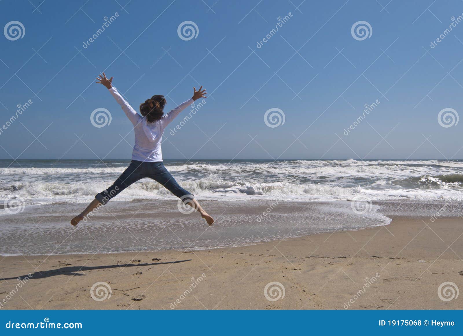 Het springen voor vreugde stock foto. Image of opgewekt - 19175068