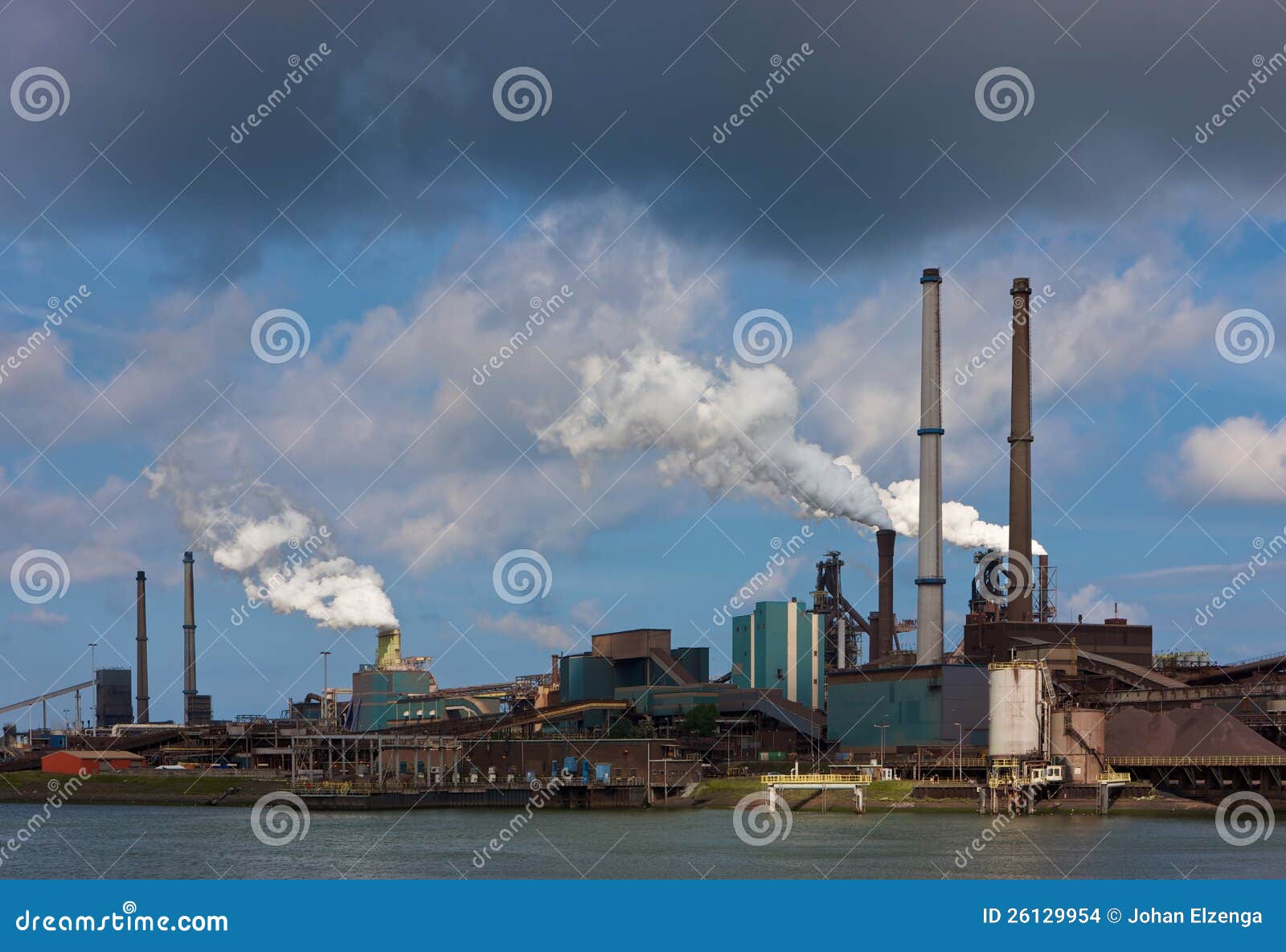 Het Staalfabriek Van Hoogovens Stock Foto - Image of industrie, hemel ...