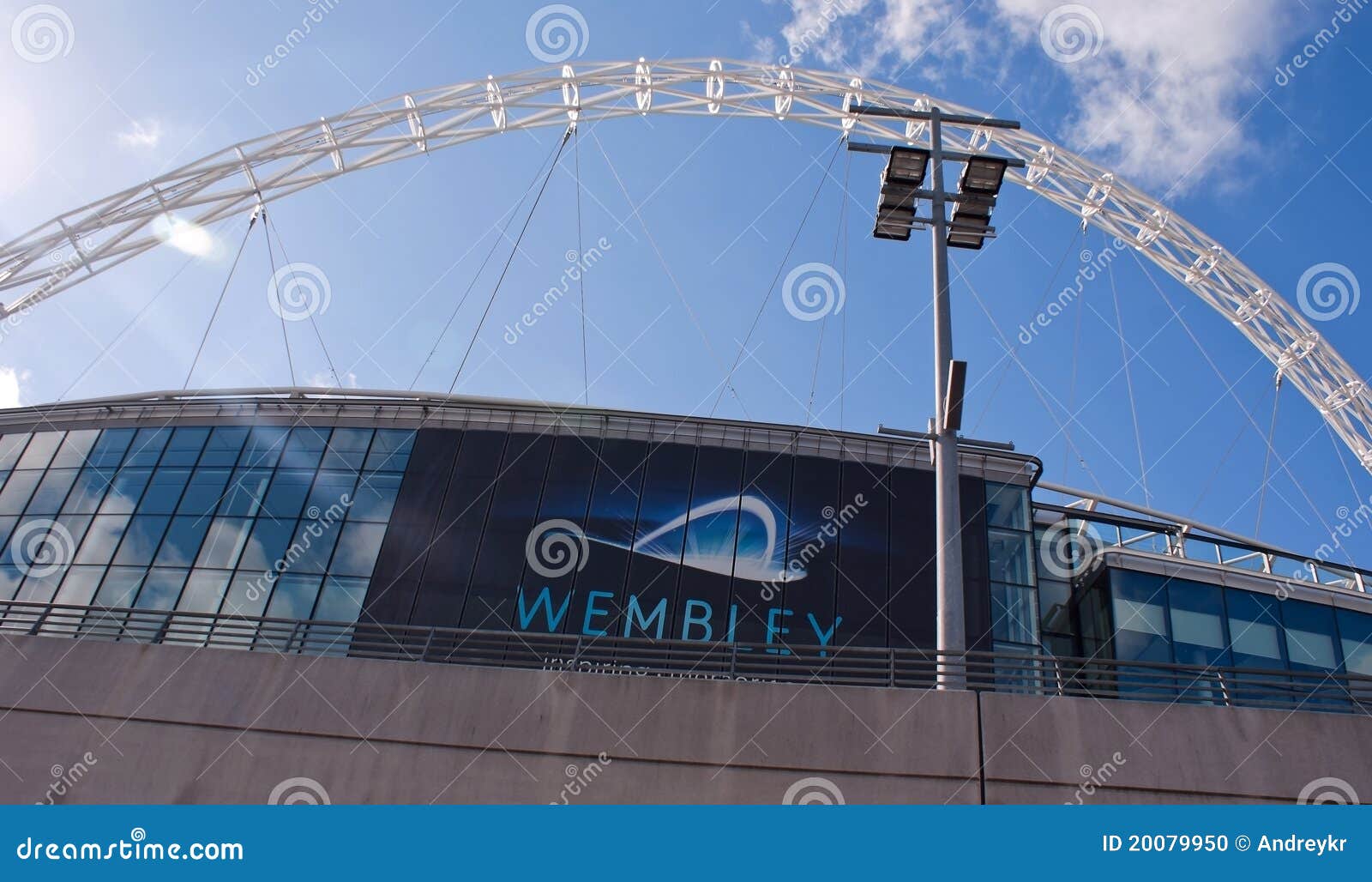 Het Stadion Van Wembley Bij Een Zonnige Dag Redactionele Afbeelding ...