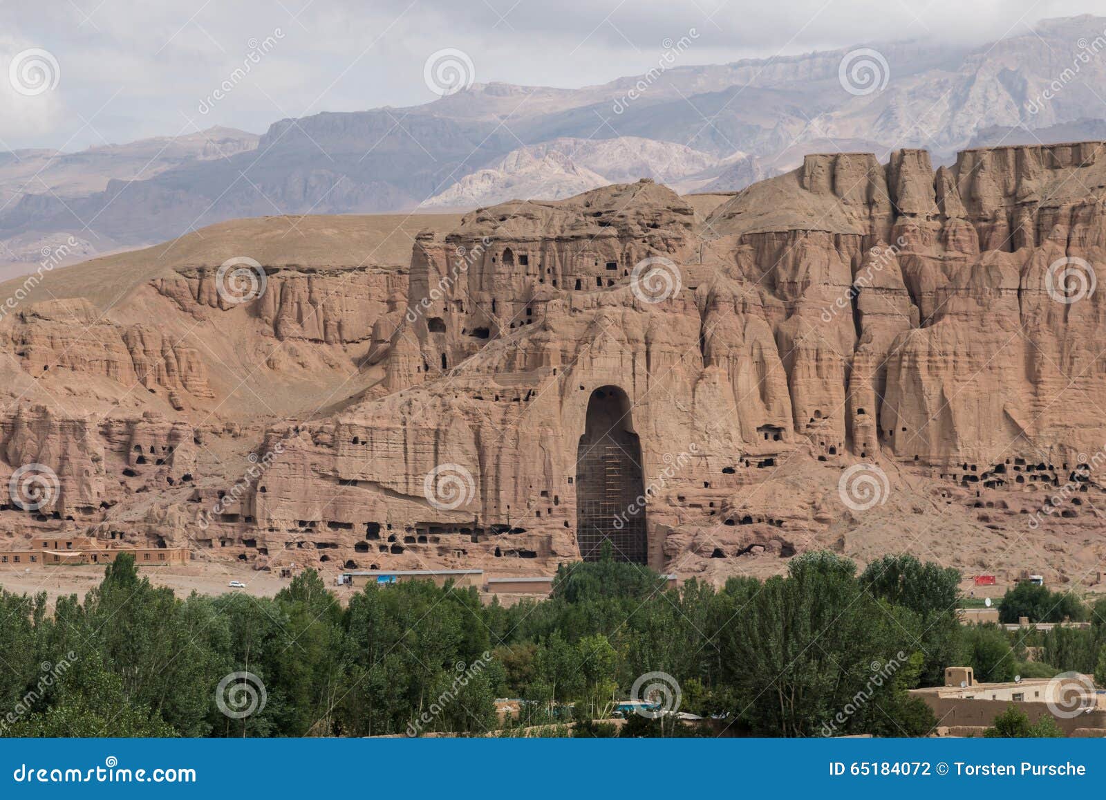 Het Standbeeld Van Boedha Bamyan - Afghanistan Redactionele Fotografie ...