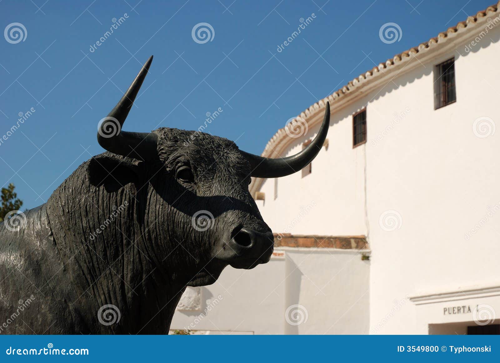 Het Standbeeld Van De Stier in Spanje Stock Foto - Image of europees ...