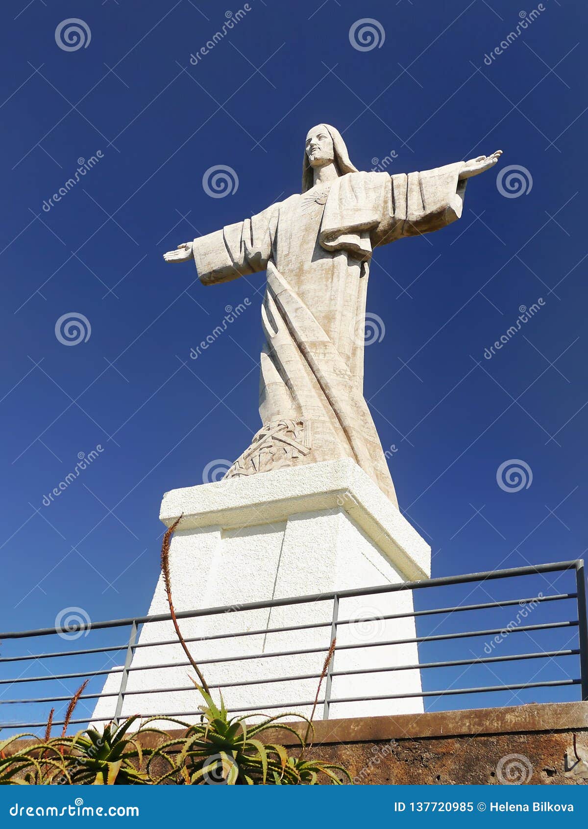 Het Standbeeld Van De Verlosser Van Christus Redactionele Afbeelding ...