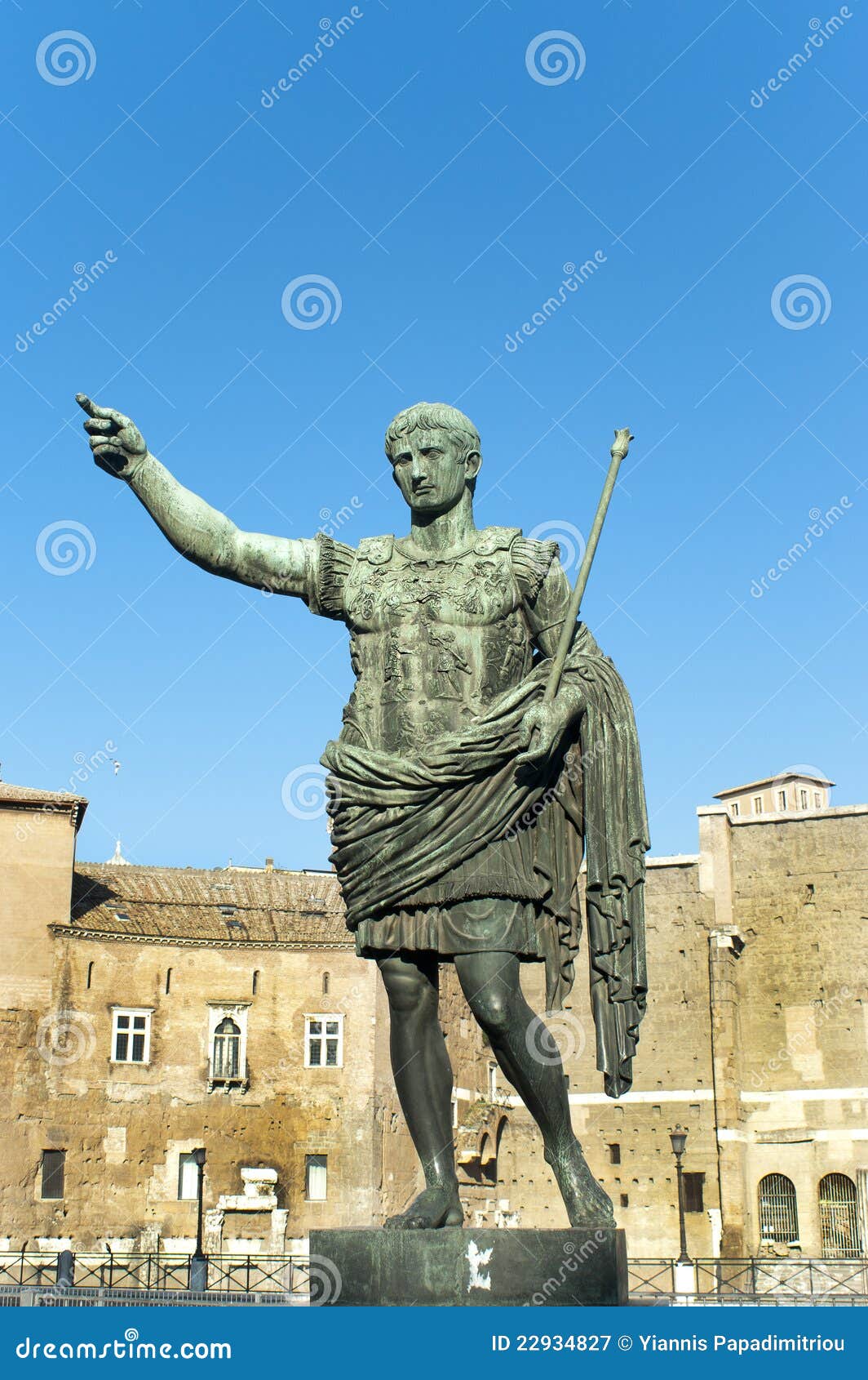 Het Standbeeld Van Het Brons Van Keizer Caesar Augustus Stock ...