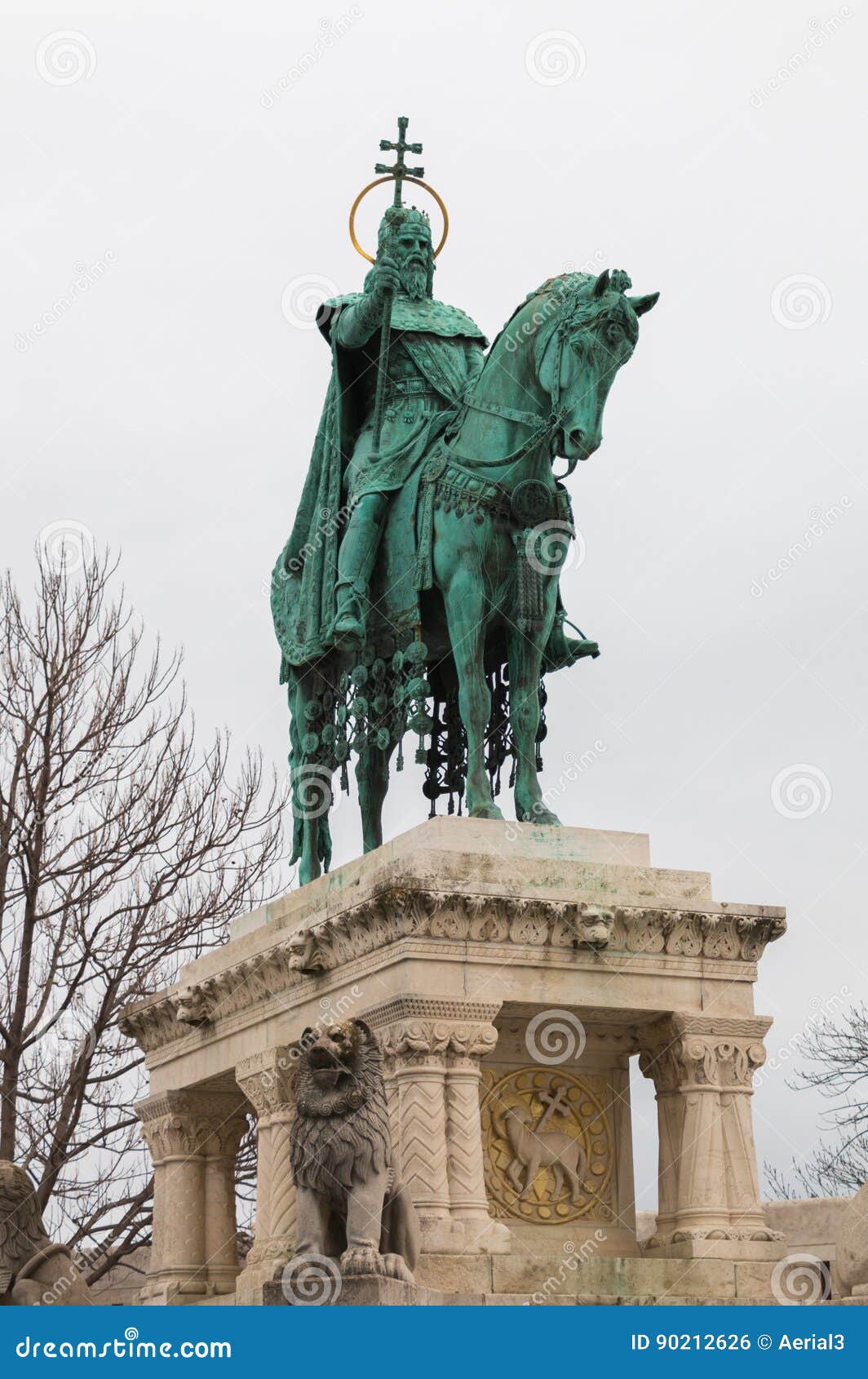 Het Standbeeld Van Koningssaint Stephen in Boedapest Hongarije Stock ...