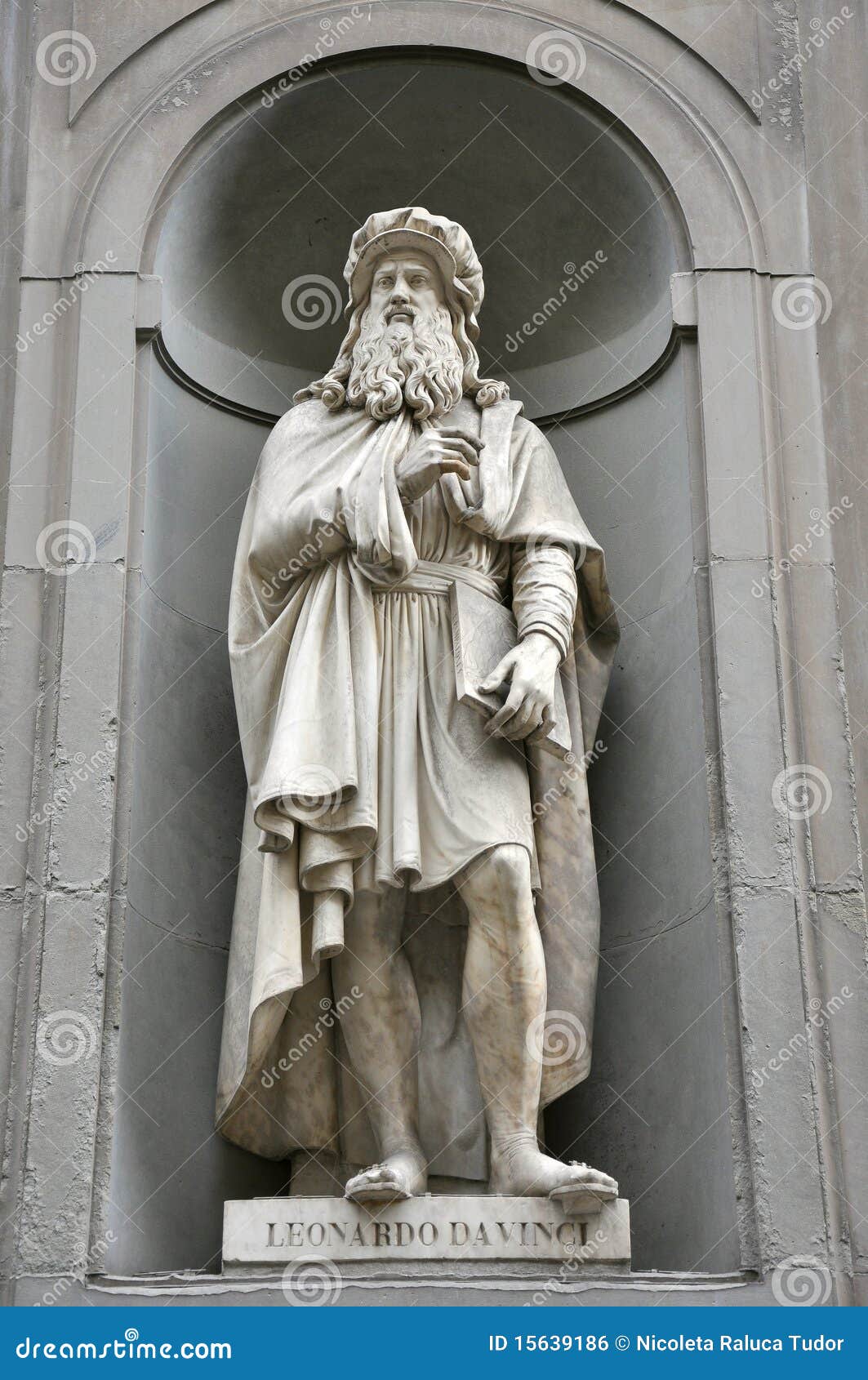 Het Standbeeld Van Leonardo Da Vinci, Florence, Italië Stock Foto ...
