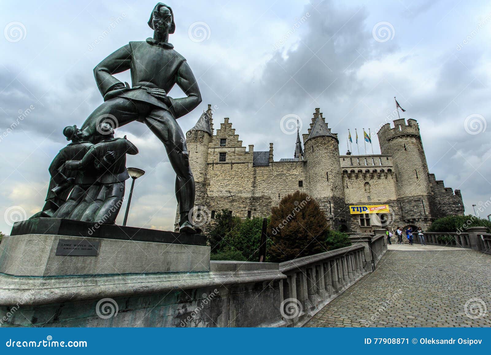 Het Steen Fortress E Statua Di Lange Wapper a Anversa, Belgio ...