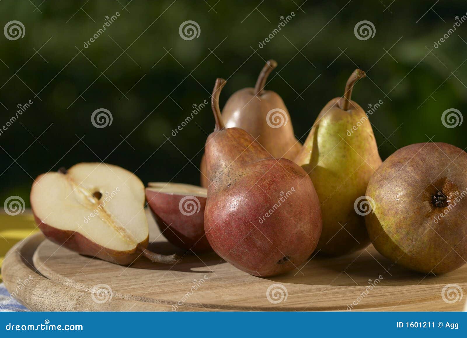 Het stilleven van de peer stock afbeelding. Image of gegroeid - 1601211