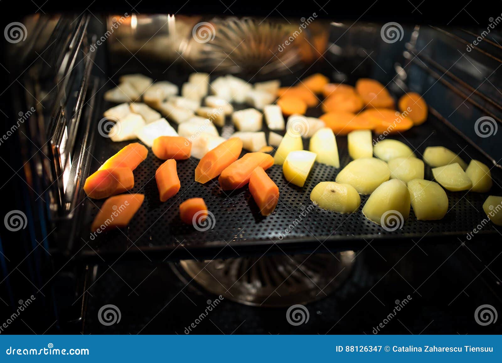 Het Stomen Van Groenten in Een Combisteamoven Stock Afbeelding - Image ...