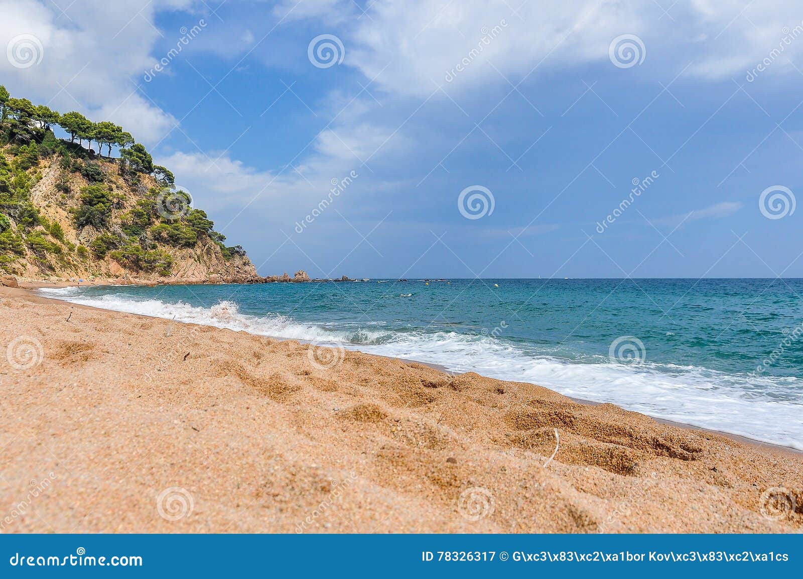 Het Strand Van Platjafonda in Costa Brava, Spanje Stock Afbeelding ...