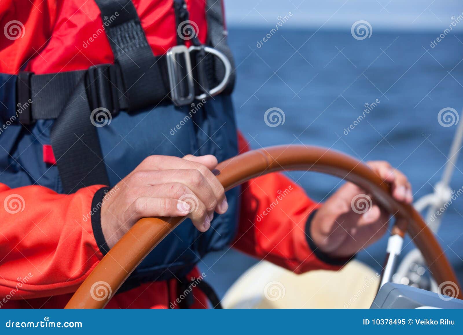 Het Sturen Van Een Zeilboot Stock Afbeelding - Image of water, oceaan ...