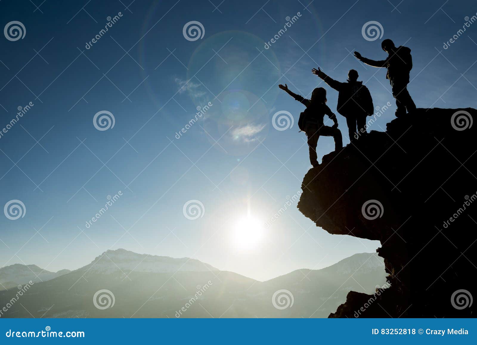 Het Team Bereikt Top Van Berg Stock Foto - Image of hemel, bereiken ...