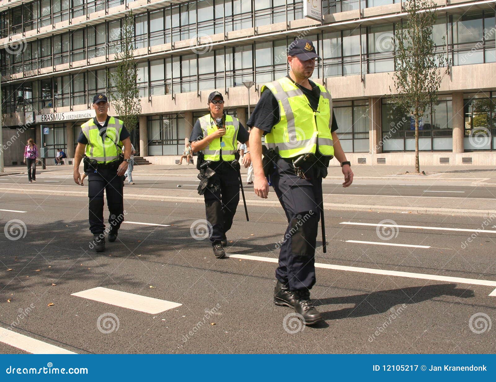 Het Team Van De Politie Op Patrouille Redactionele Fotografie - Image ...