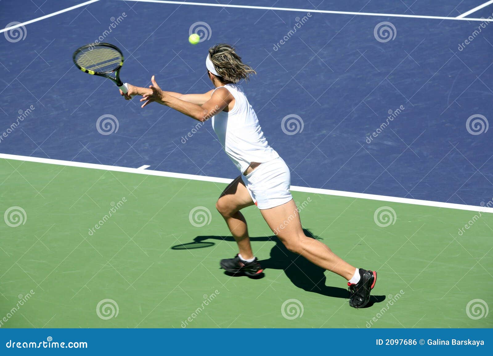 Het tennis van de vrouw stock foto. Image of toernooien - 2097686