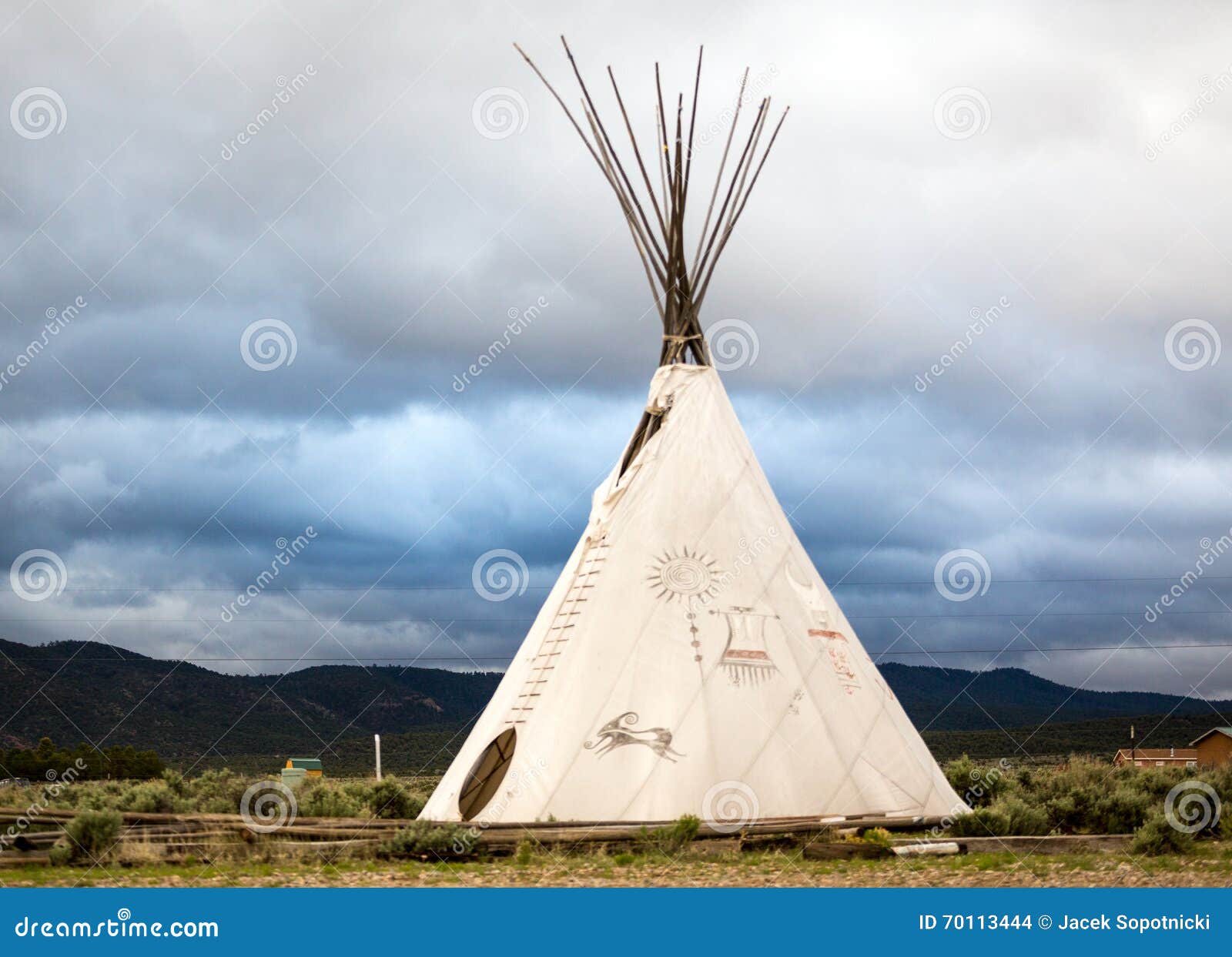 Het Tipi Van Inheemse Amerikaan Stock Foto - Image of versiering ...