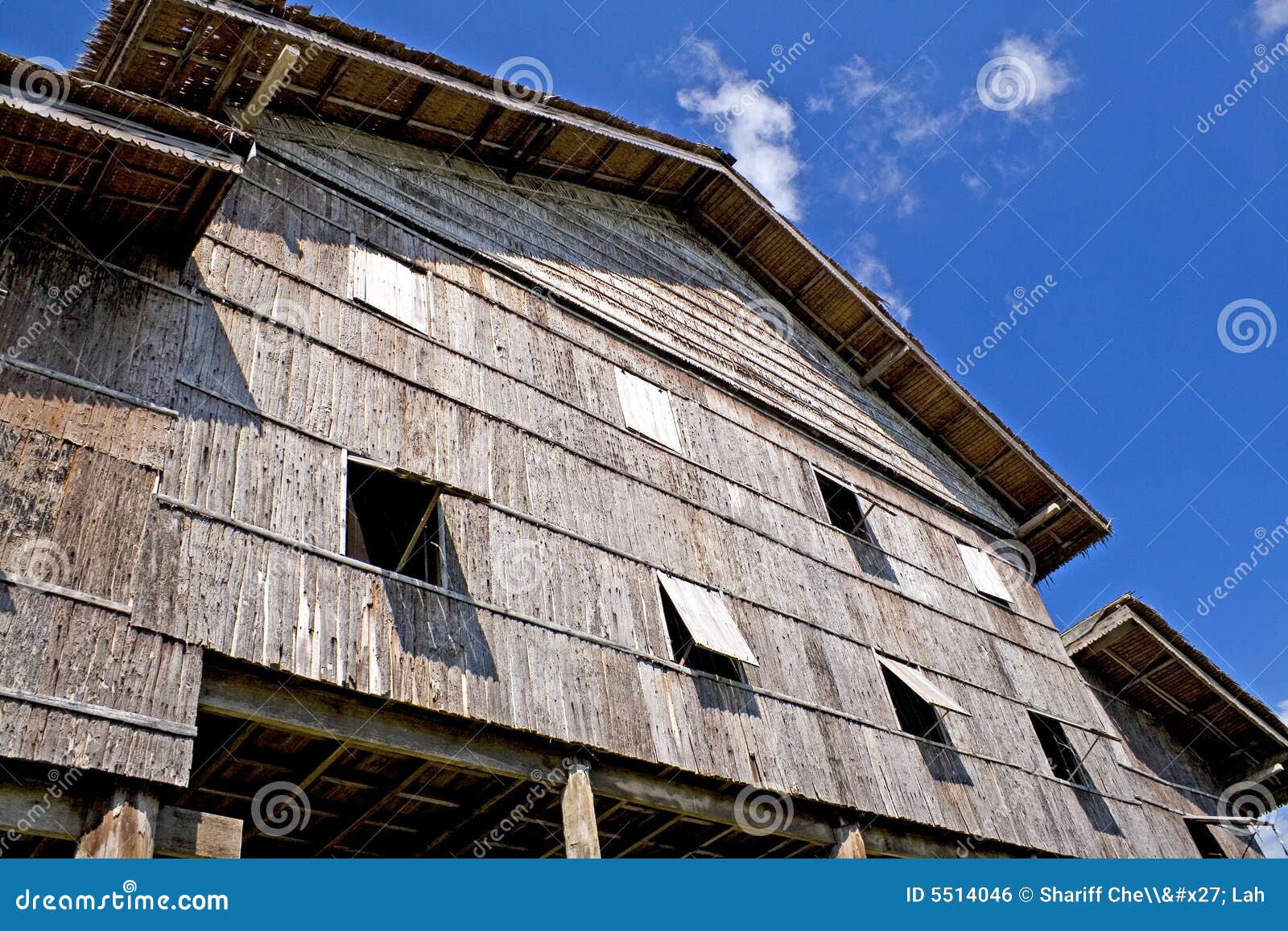 Het Traditionele Inheemse Huis Van Borneo Stock Foto - Image of huis ...