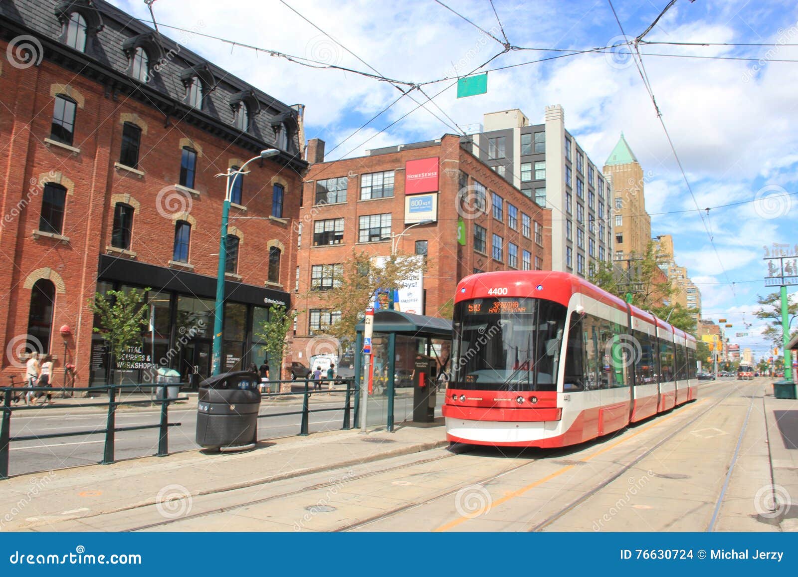 Het Tramspoor Van Toronto, Openbaar Vervoer in Canada Redactionele ...