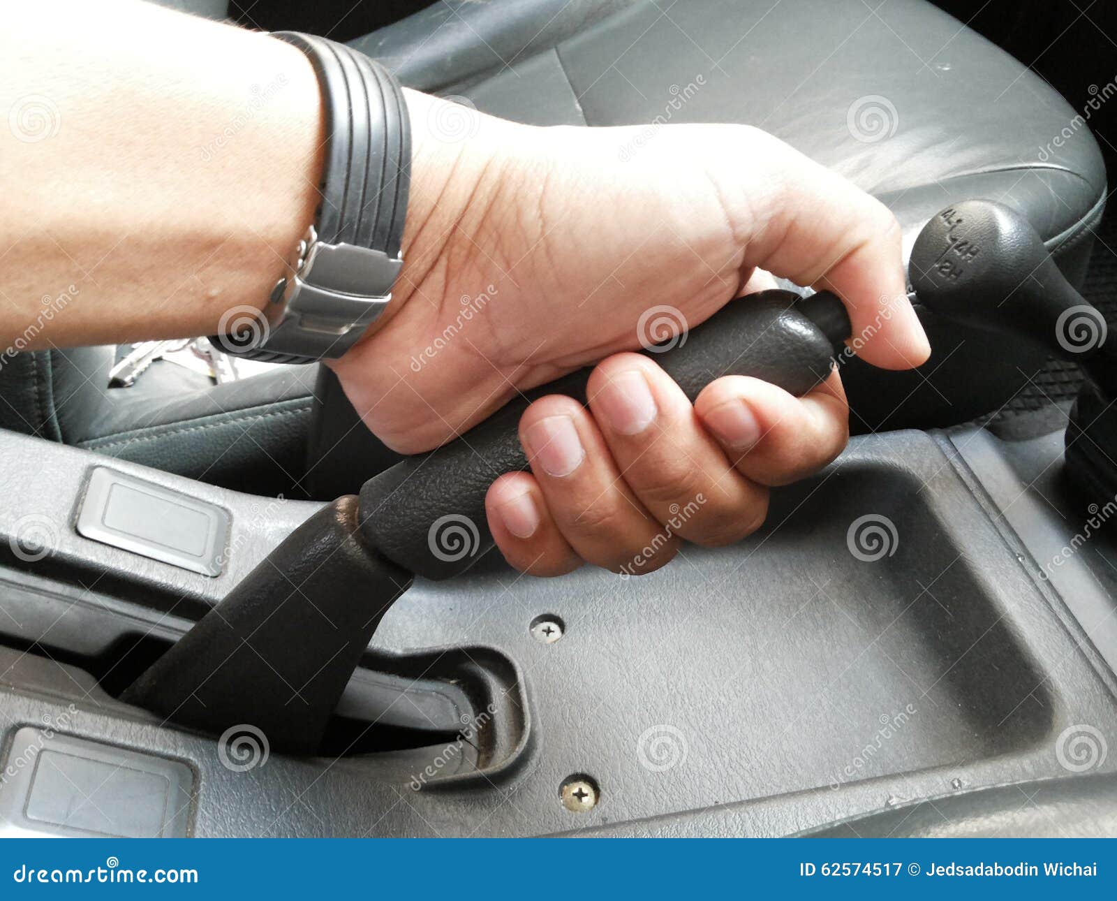 Het Trekken Van De Handrem Van Een Auto Stock Afbeelding - Image of ...