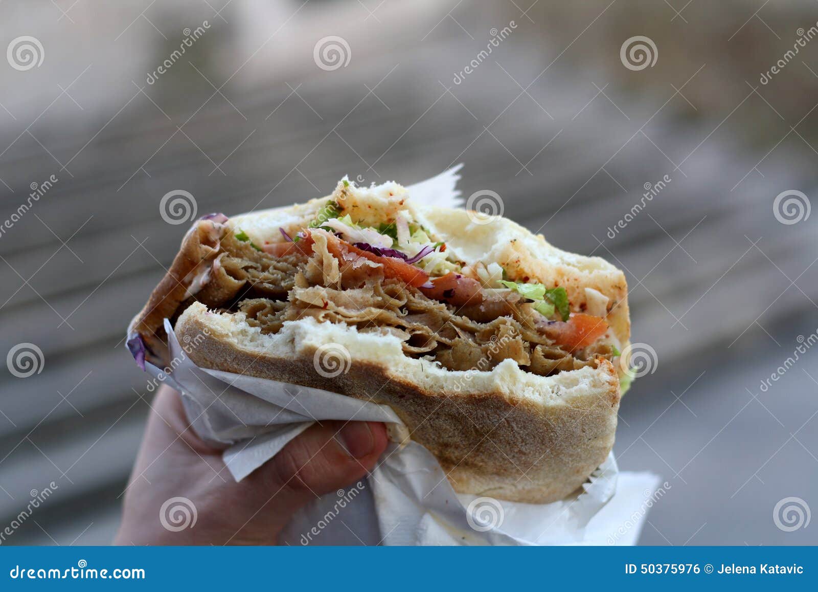 Het Turkse Voedsel Van Doner Kebab Stock Foto - Image of voedsel, brood ...
