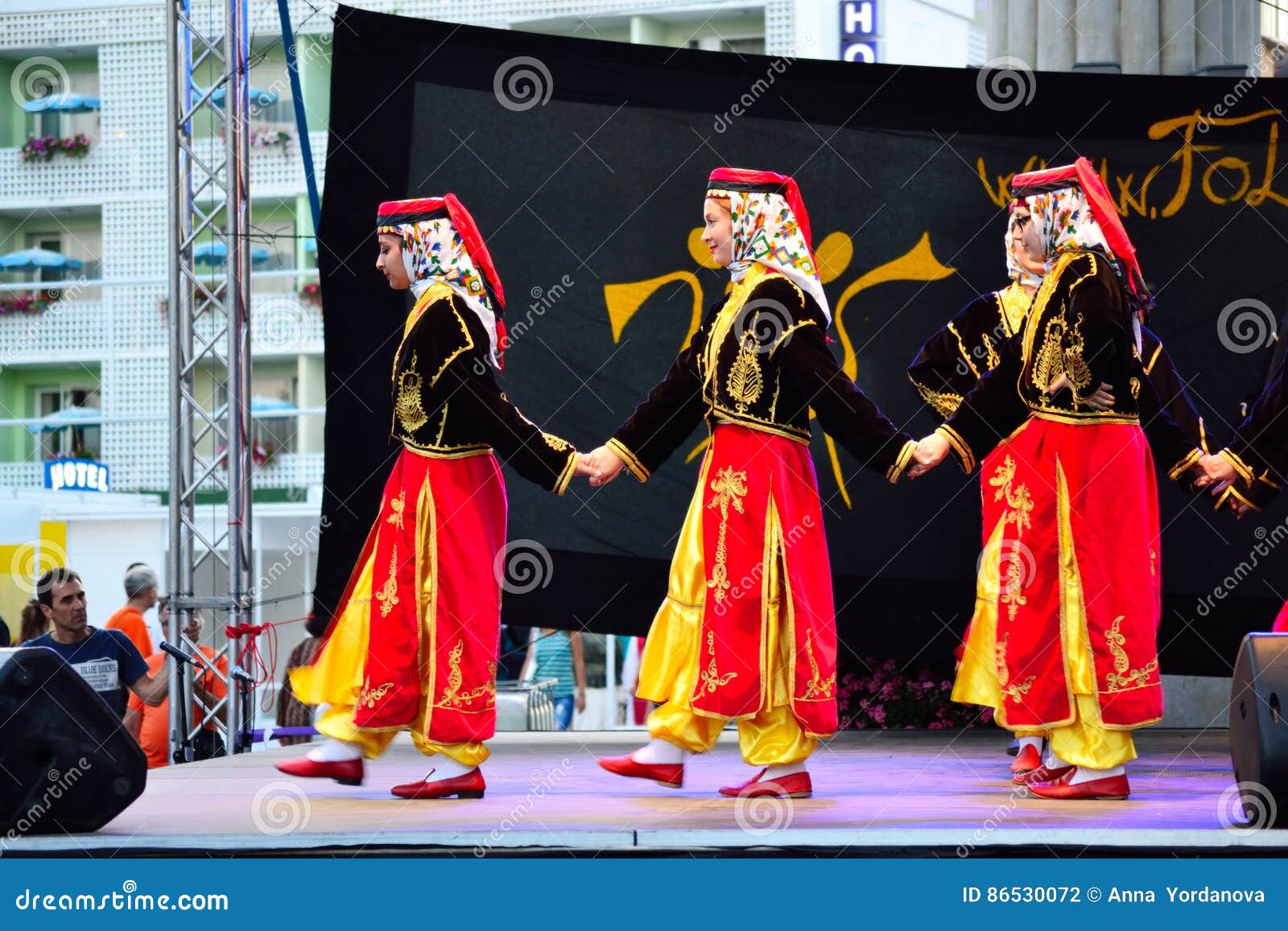 Het Turkse vrouwen dansen redactionele fotografie. Image of vermaak ...