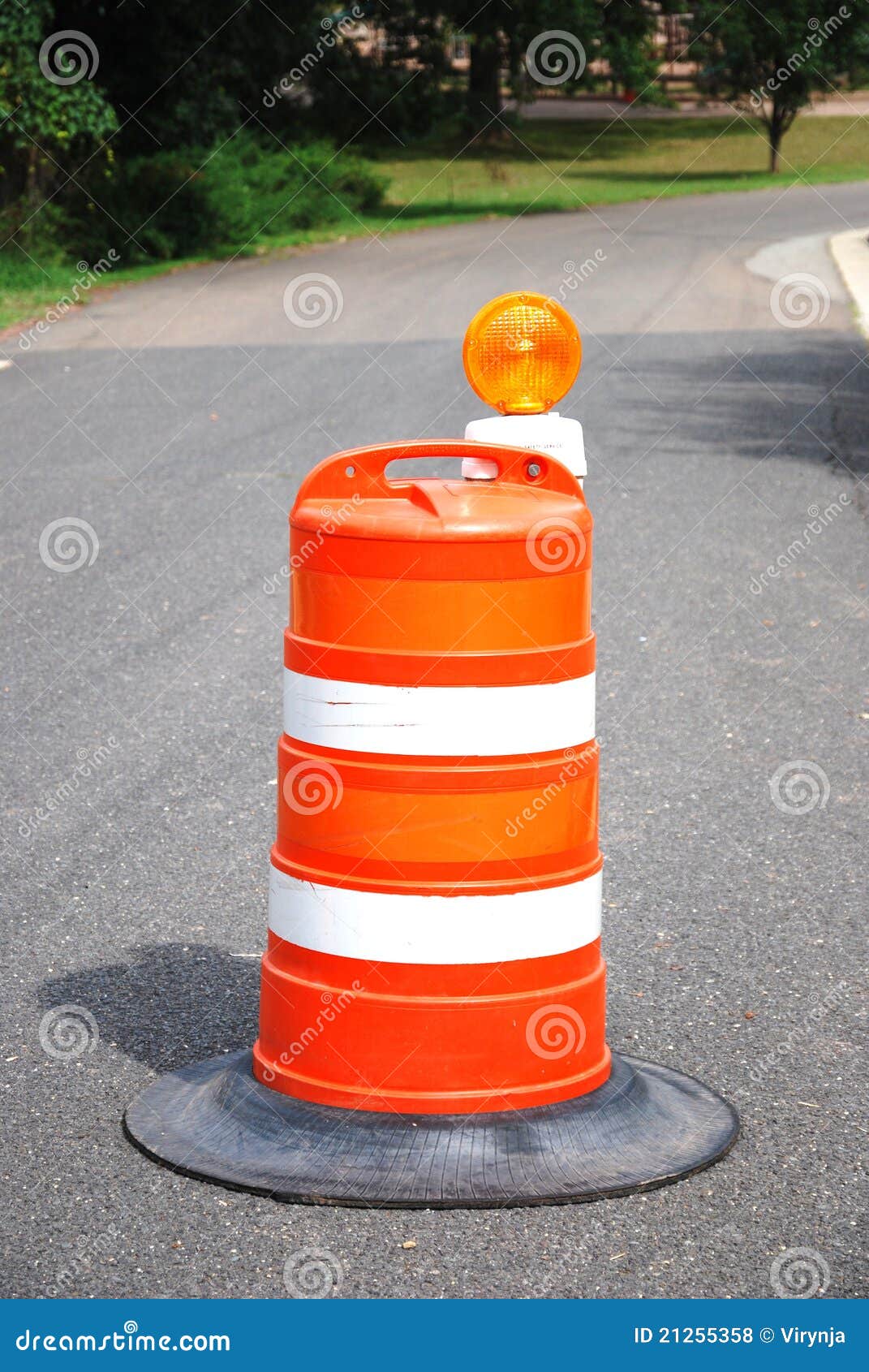 Het Vat Van De Aanleg Van Wegen Stock Foto - Image of auto, langzaam ...