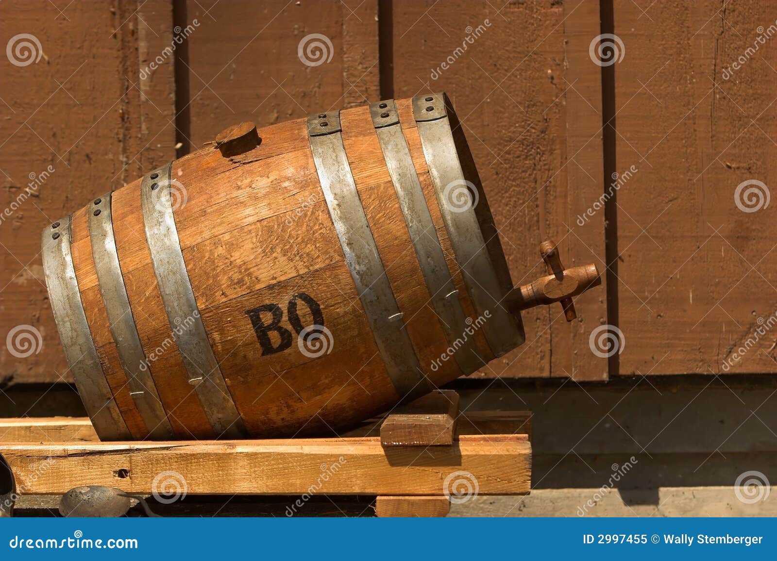Het vat van de whisky stock afbeelding. Image of hout - 2997455