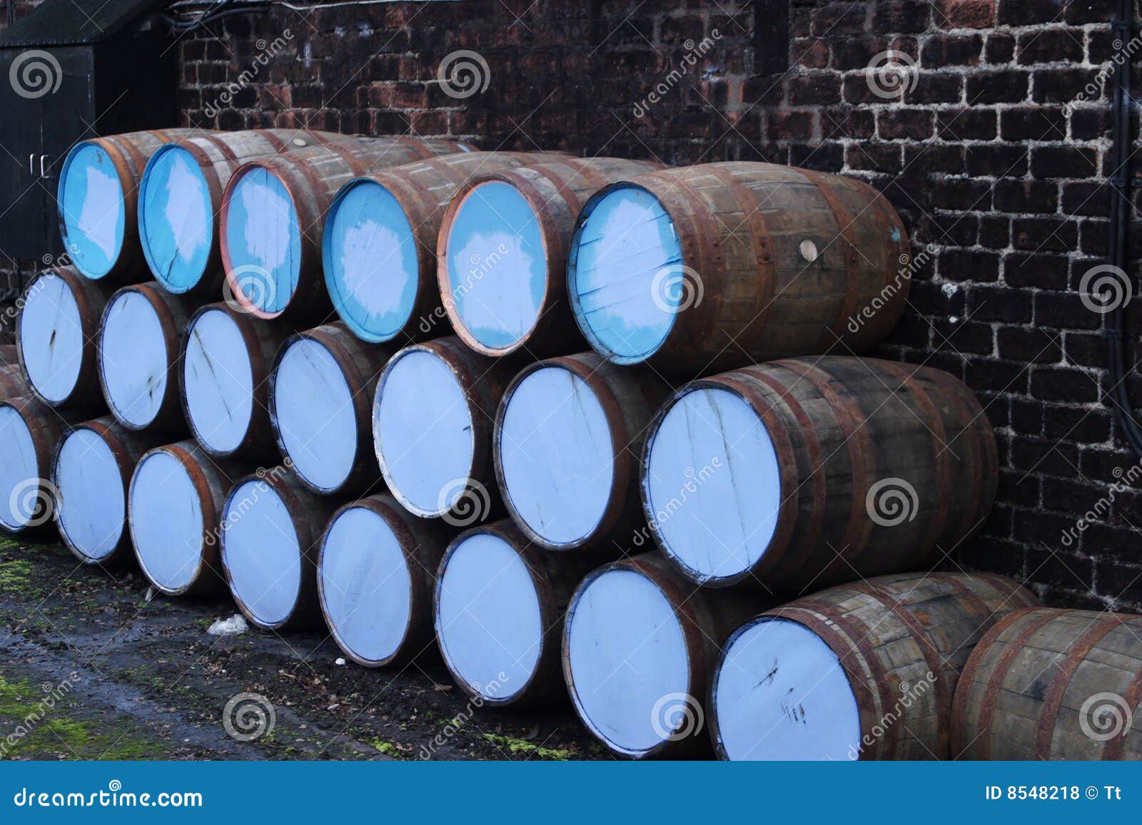 Het vat van de whisky stock foto. Image of blauw, plaats - 8548218