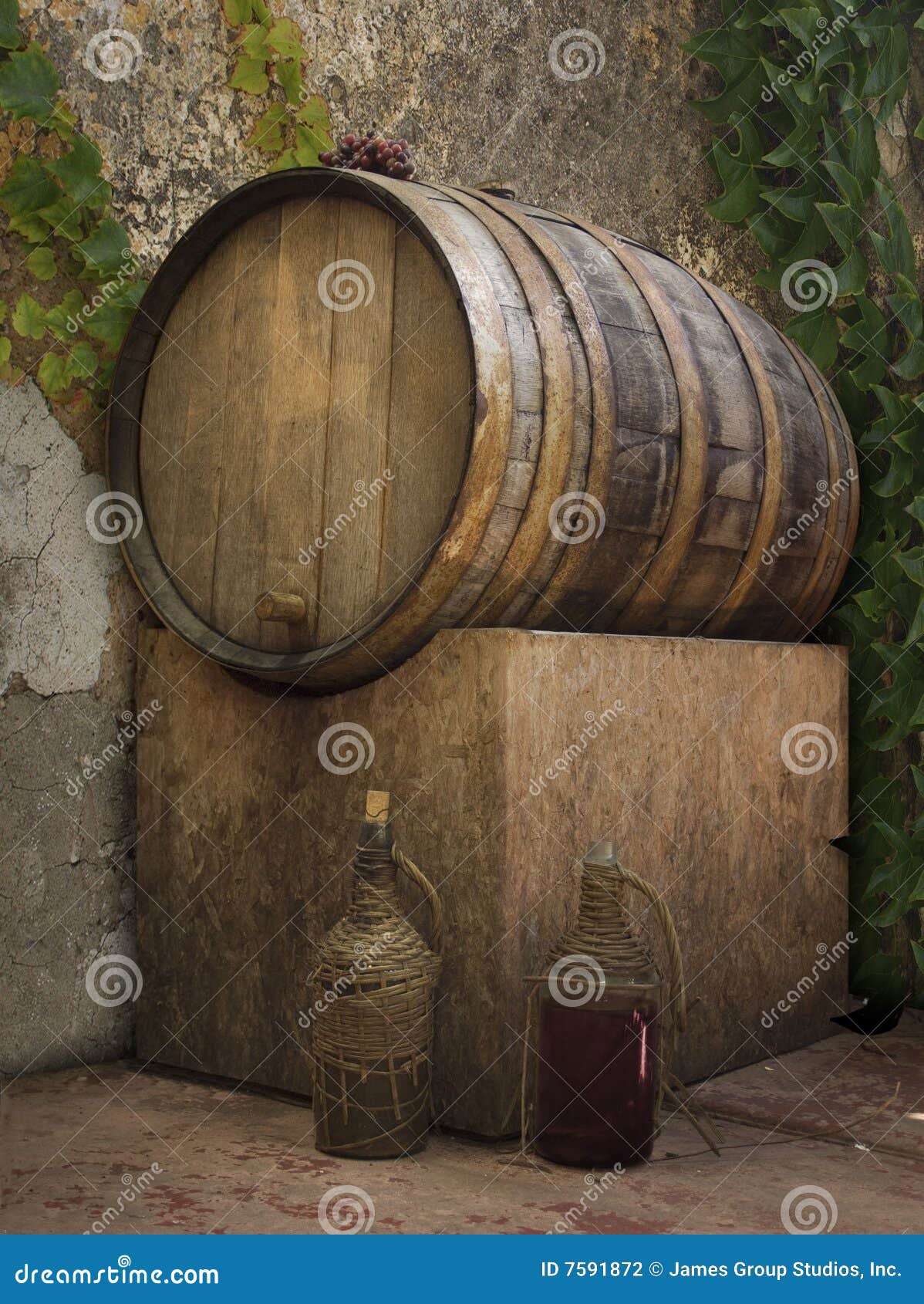 Het Vat van de wijn stock foto. Image of druiven, wijn - 7591872