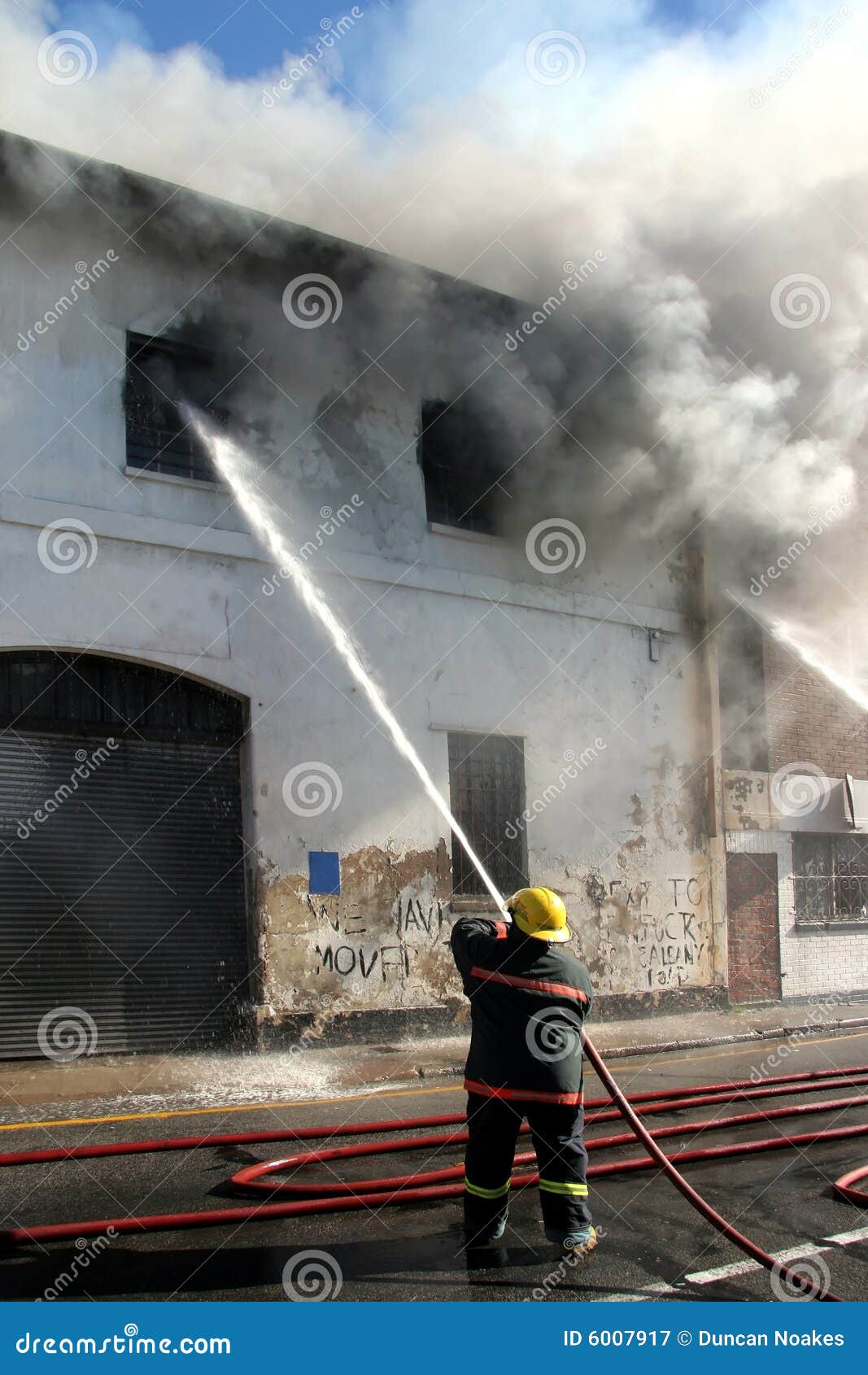 Het Vechten Van De Brandweerman Brand Stock Afbeelding - Image of ...