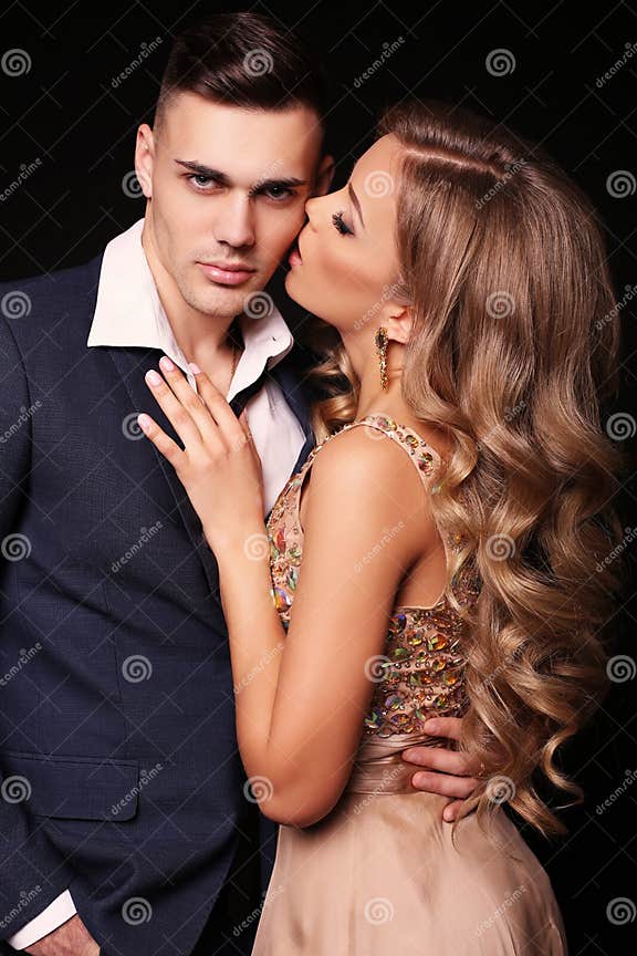 Het Verhaal Van De Liefde Mooi Sexy Paar Schitterende Blonde Vrouw En
