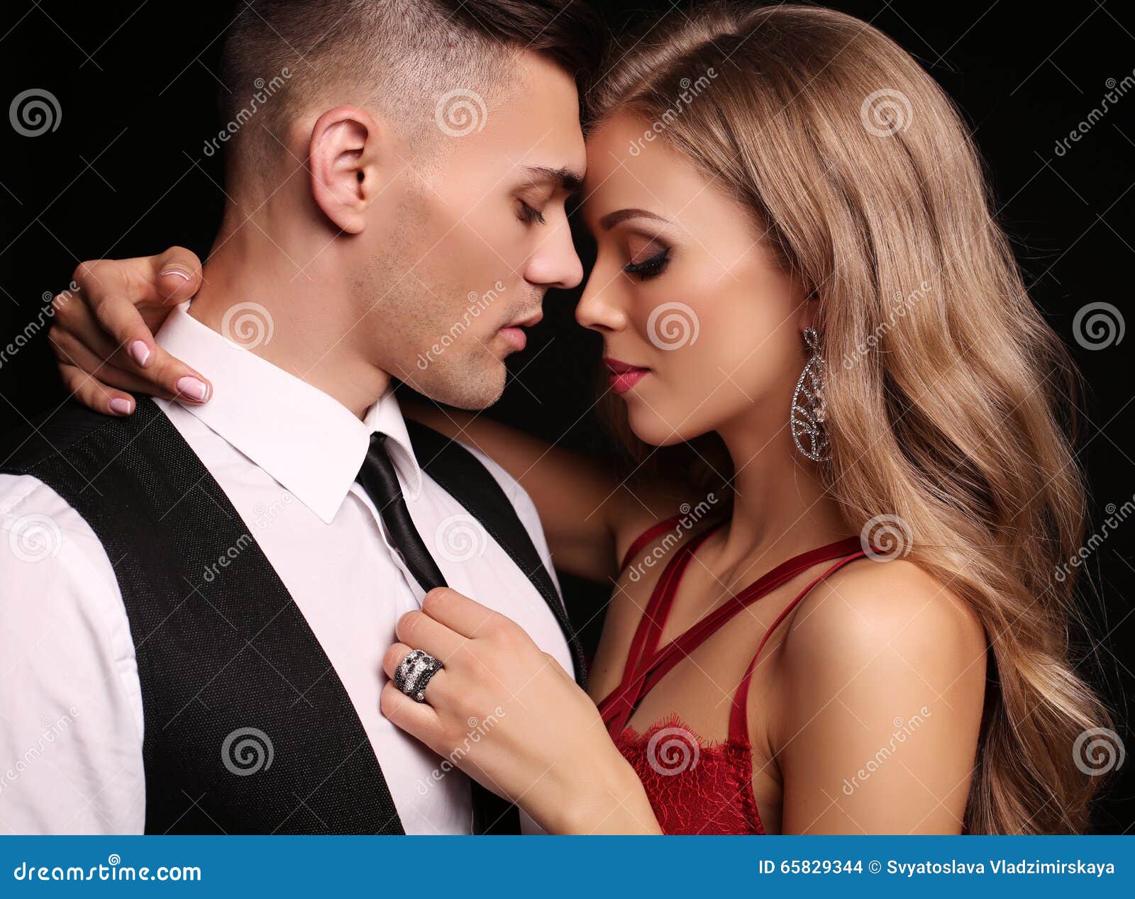 Het Verhaal Van De Liefde Mooi Sexy Paar Schitterende Blonde Vrouw En