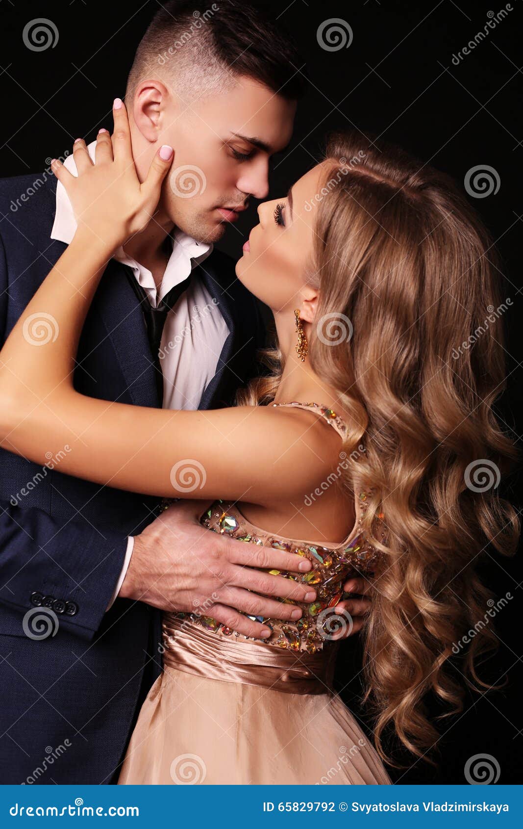 Het Verhaal Van De Liefde Mooi Sexy Paar Schitterende Blonde Vrouw En