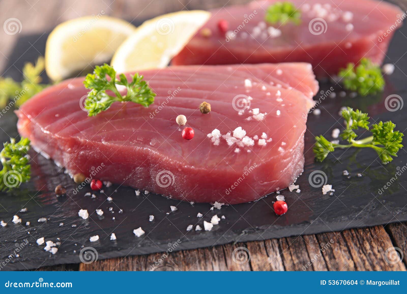 Het Verse Lapje Vlees Van De Tonijn Stock Foto - Image of recept, plak ...