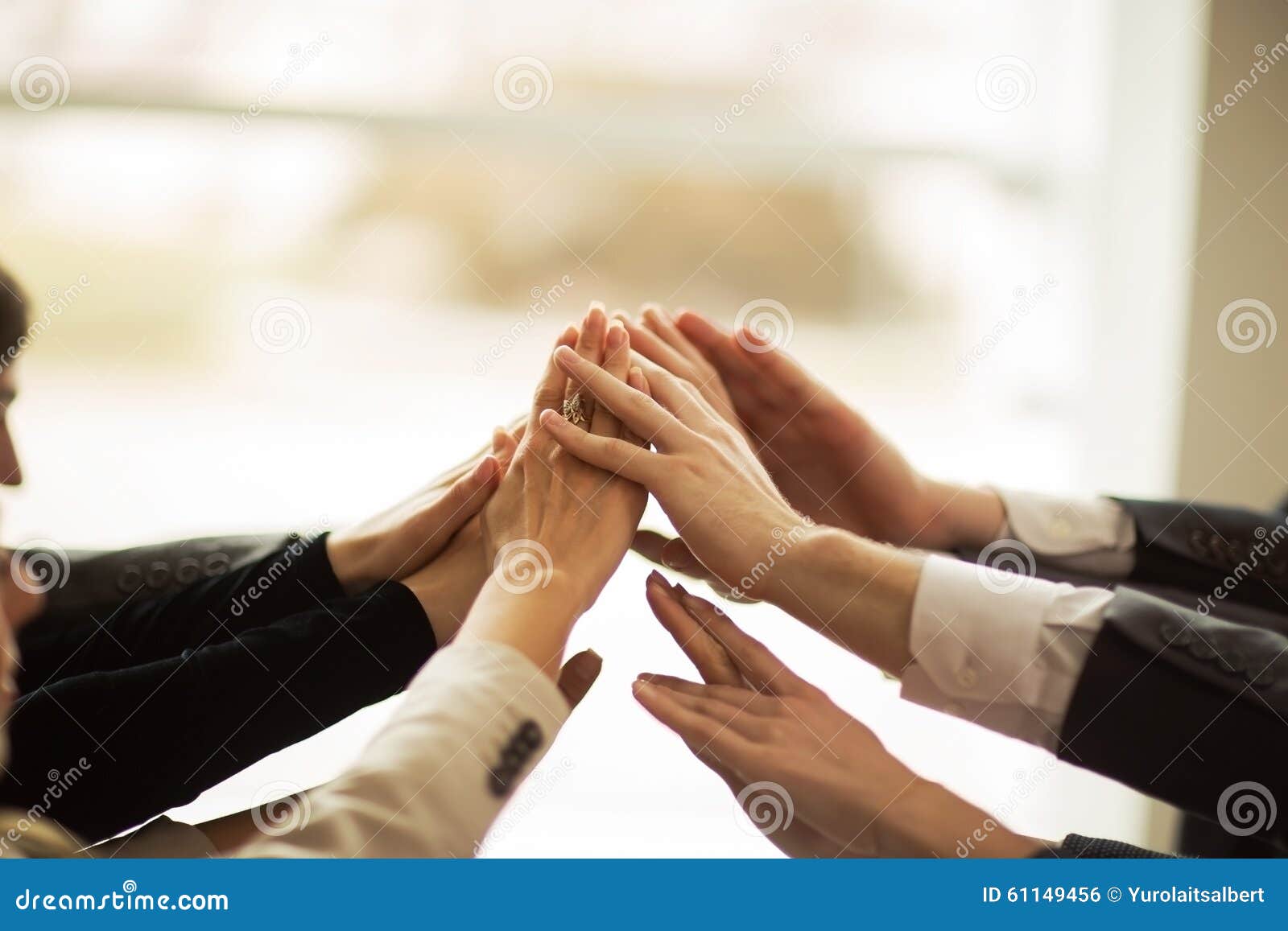 Het Vouwen Van Handen Samen Stock Foto - Image of uitvoerend, groep ...