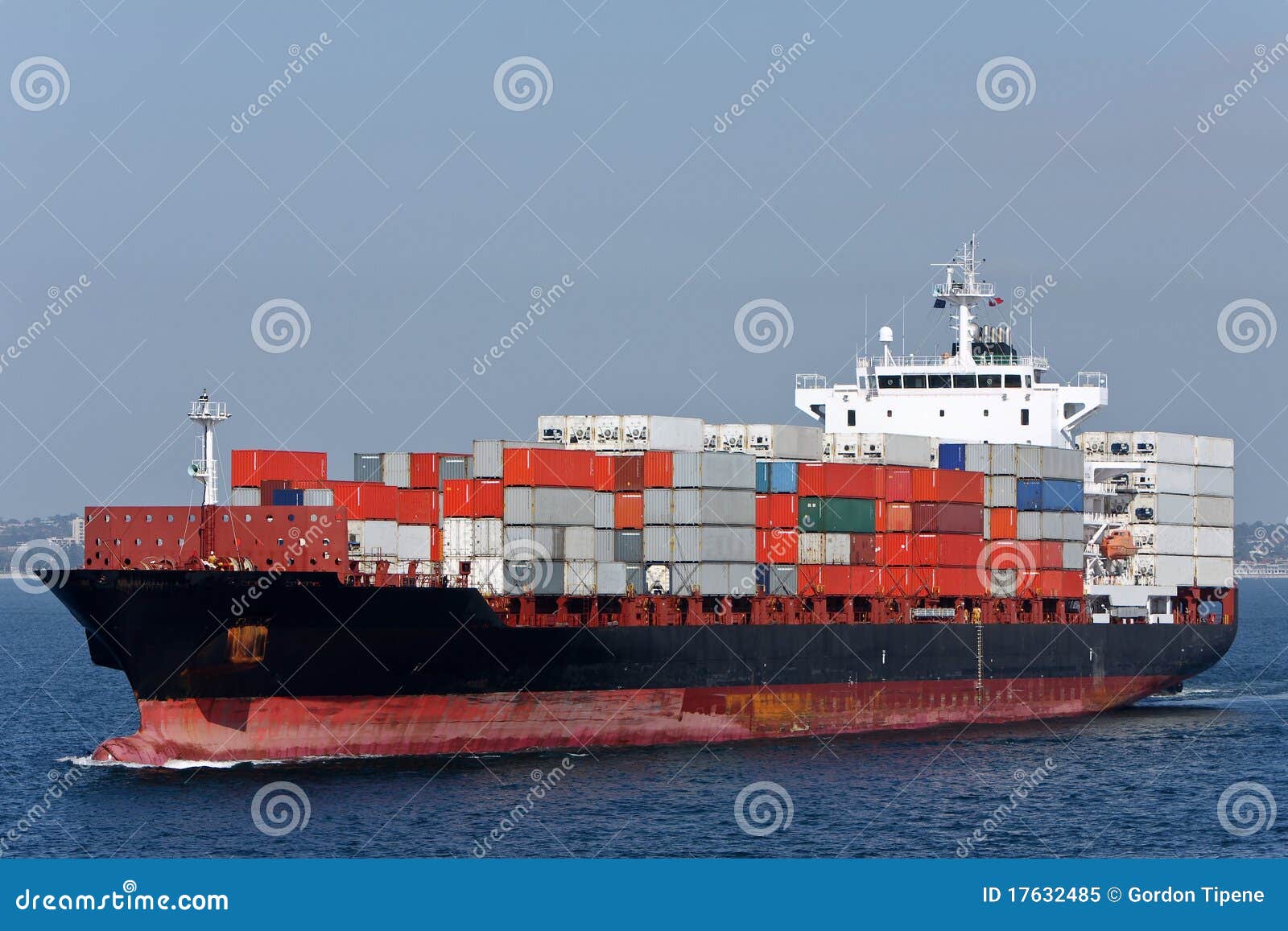 Het Vrachtschip Van De Container Op Zee. Stock Afbeelding - Image of ...