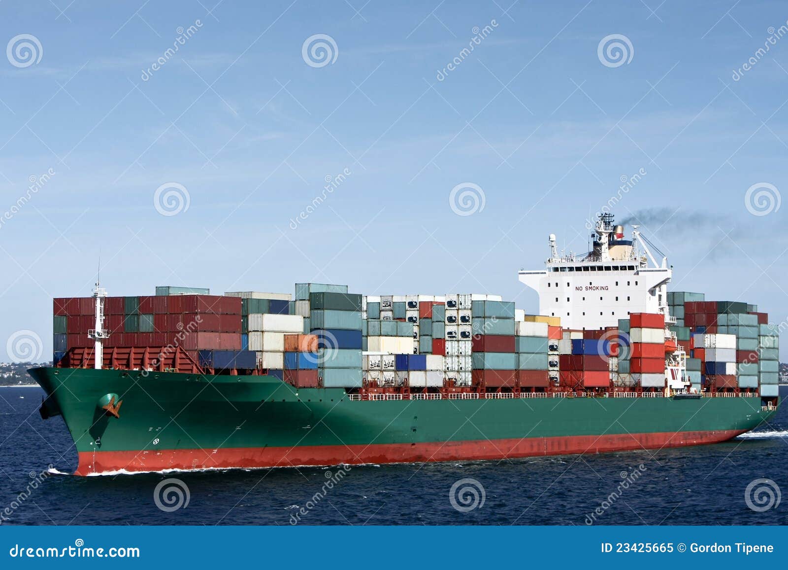 Het Vrachtschip Van De Container Op Zee Stock Afbeelding - Image of ...
