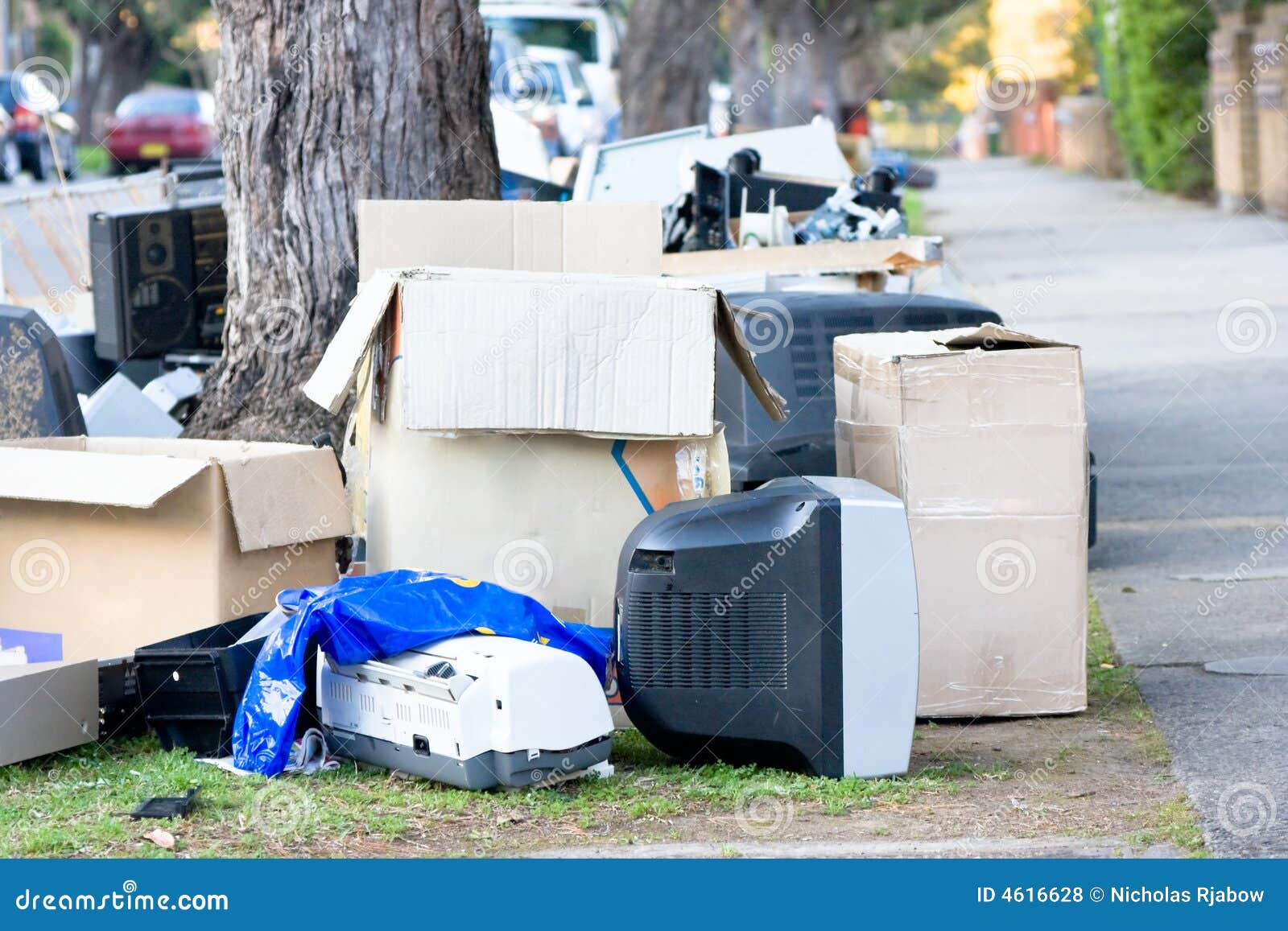 Het Vuilnis van de straat stock foto. Image of huisvuil - 4616628