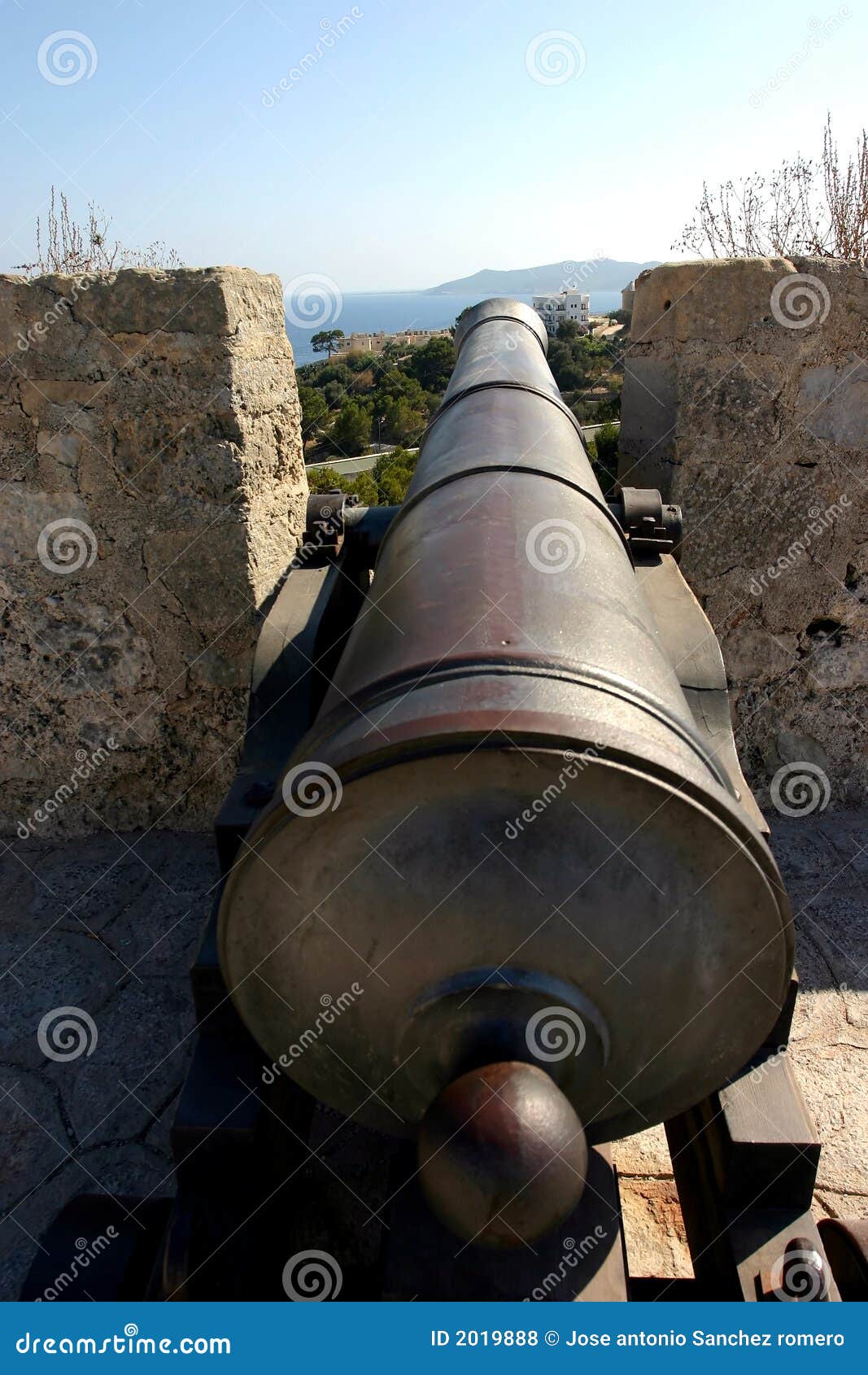Het Wapen Van Het Kanon in Ibiza Stock Foto - Image of kanon ...