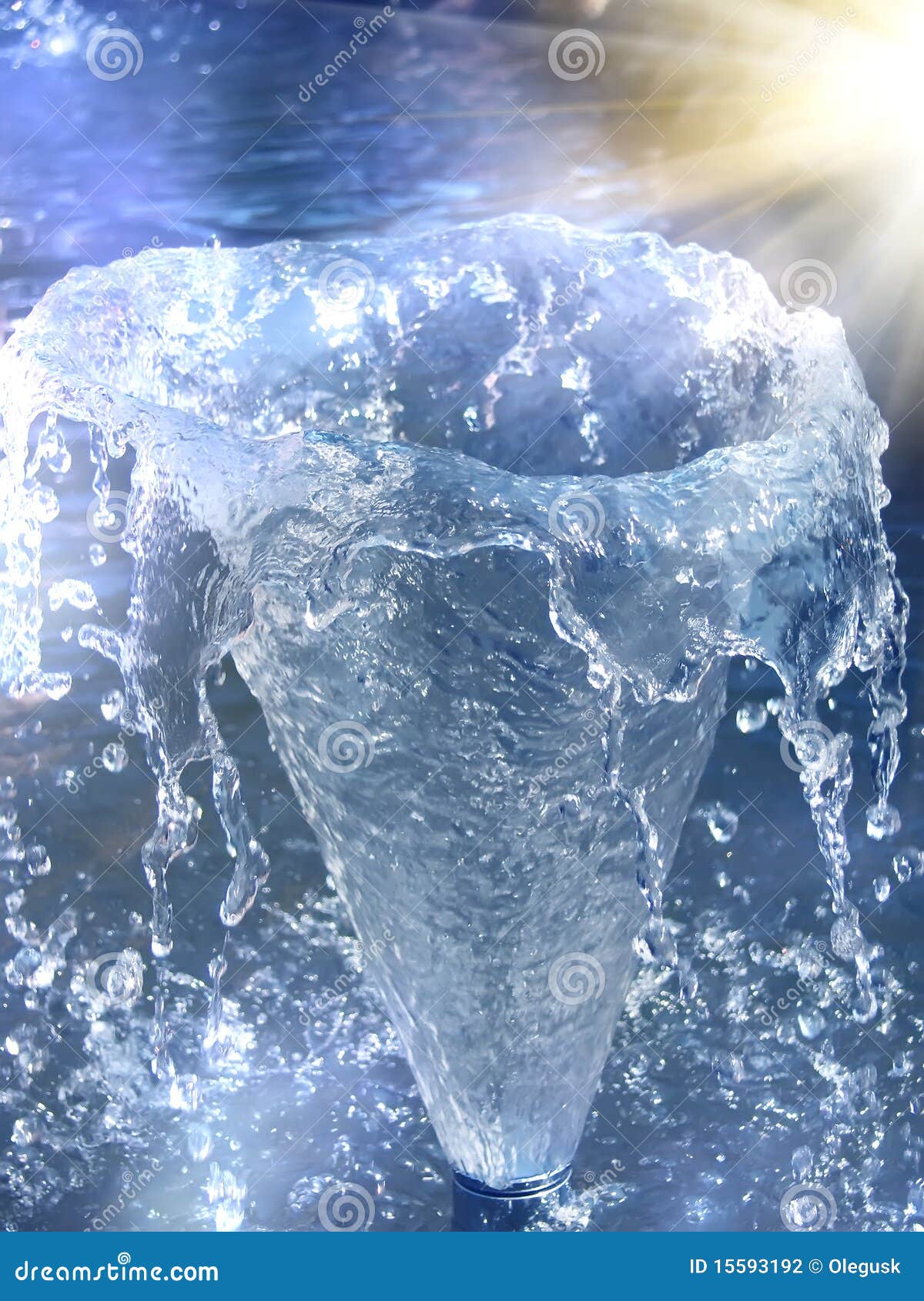 Het Waterstroom Van De Fontein Stock Foto - Image of helder, seizoen ...