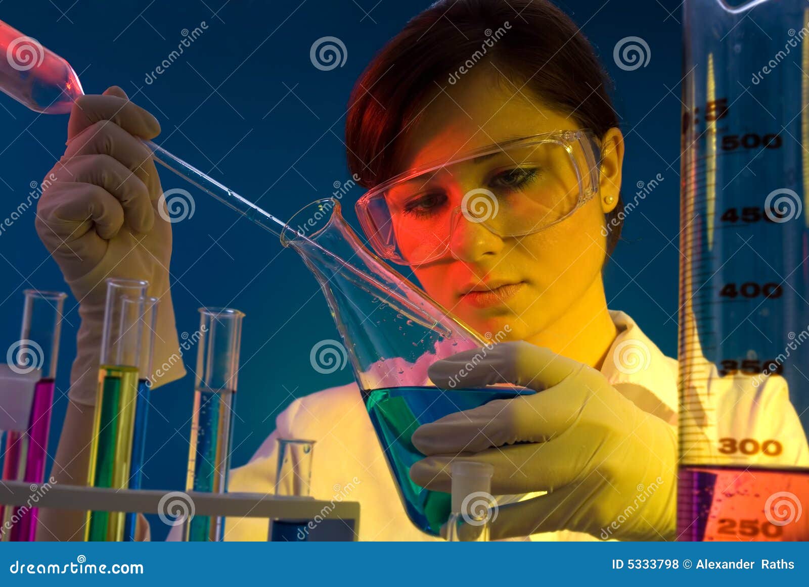 Het Werk in Het Laboratorium Stock Foto - Image of onderzoek, test: 5333798