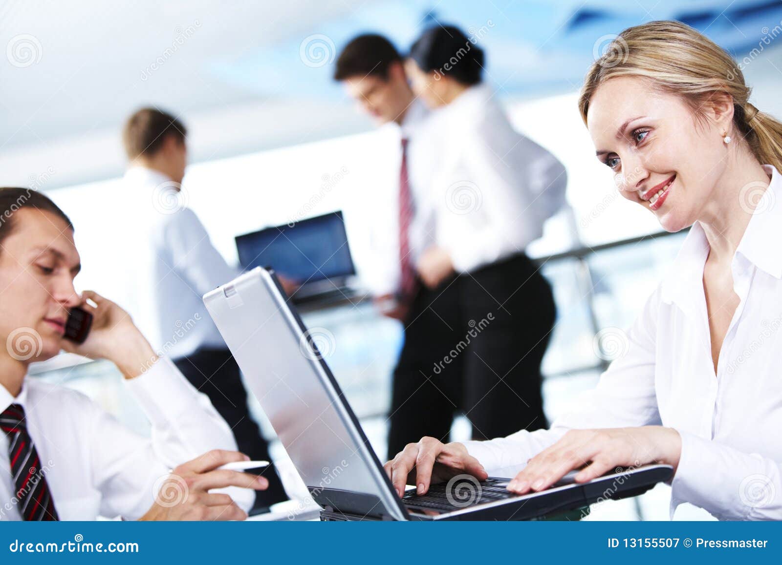 Het werk van de computer stock afbeelding. Image of ondernemers - 13155507