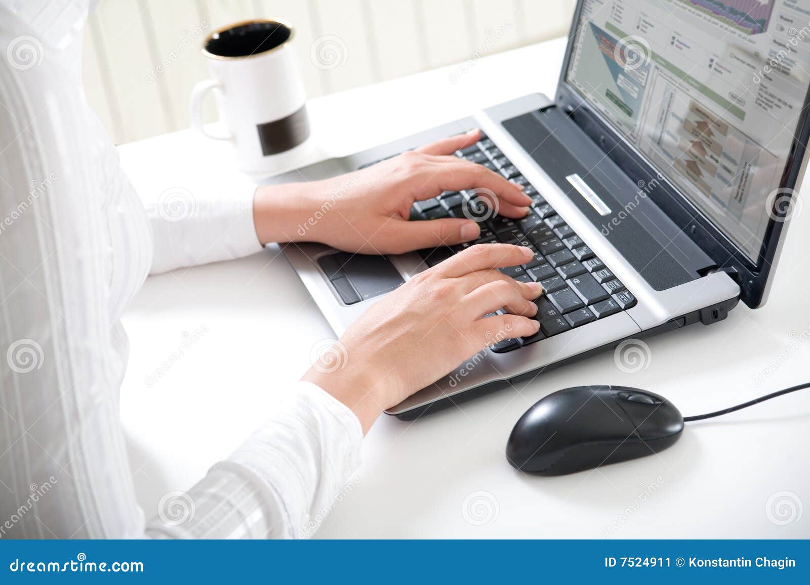 Het werk van de computer stock afbeelding. Image of persoon - 7524911